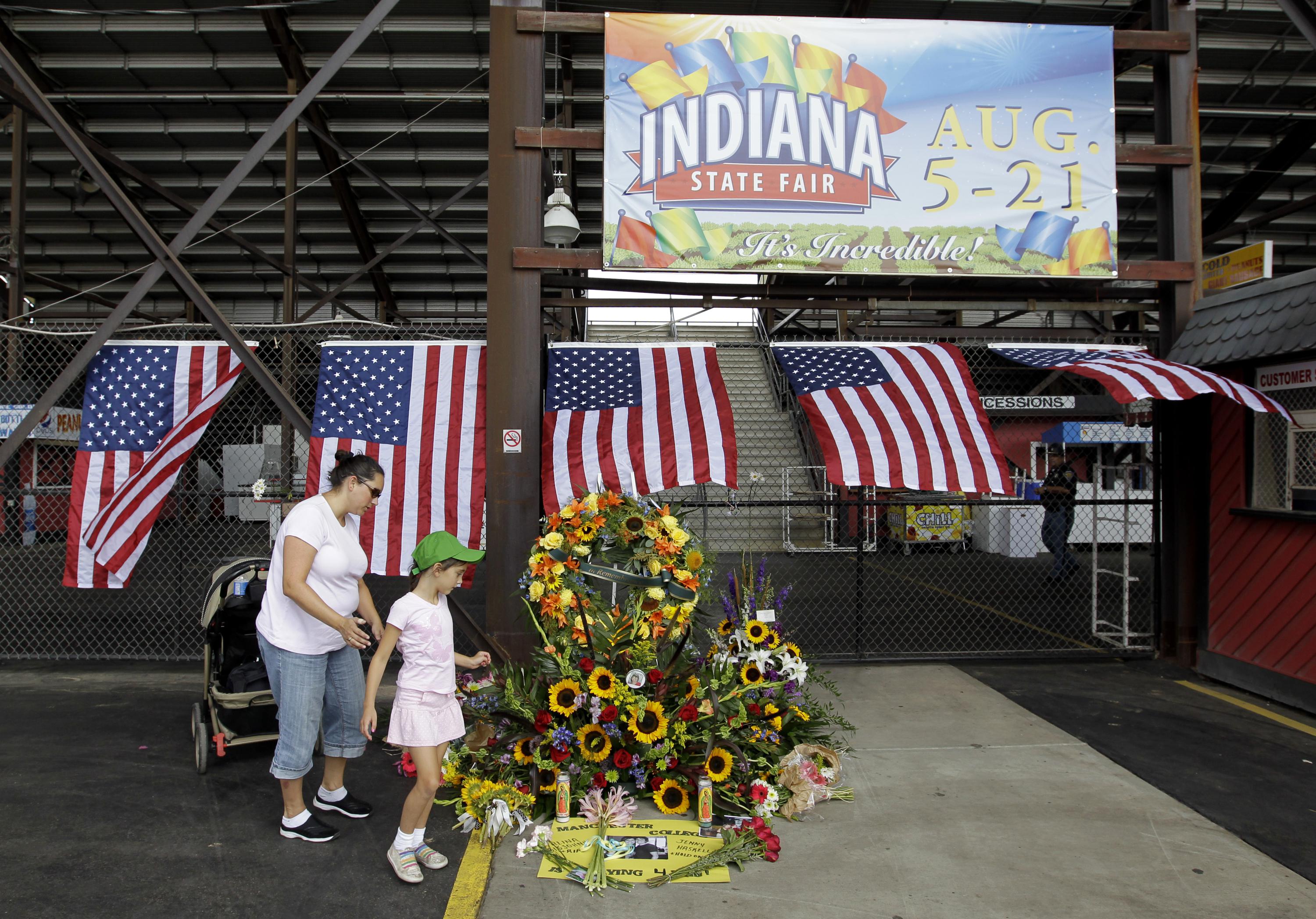 Safety questions loom over Indiana stage collapse | AP News