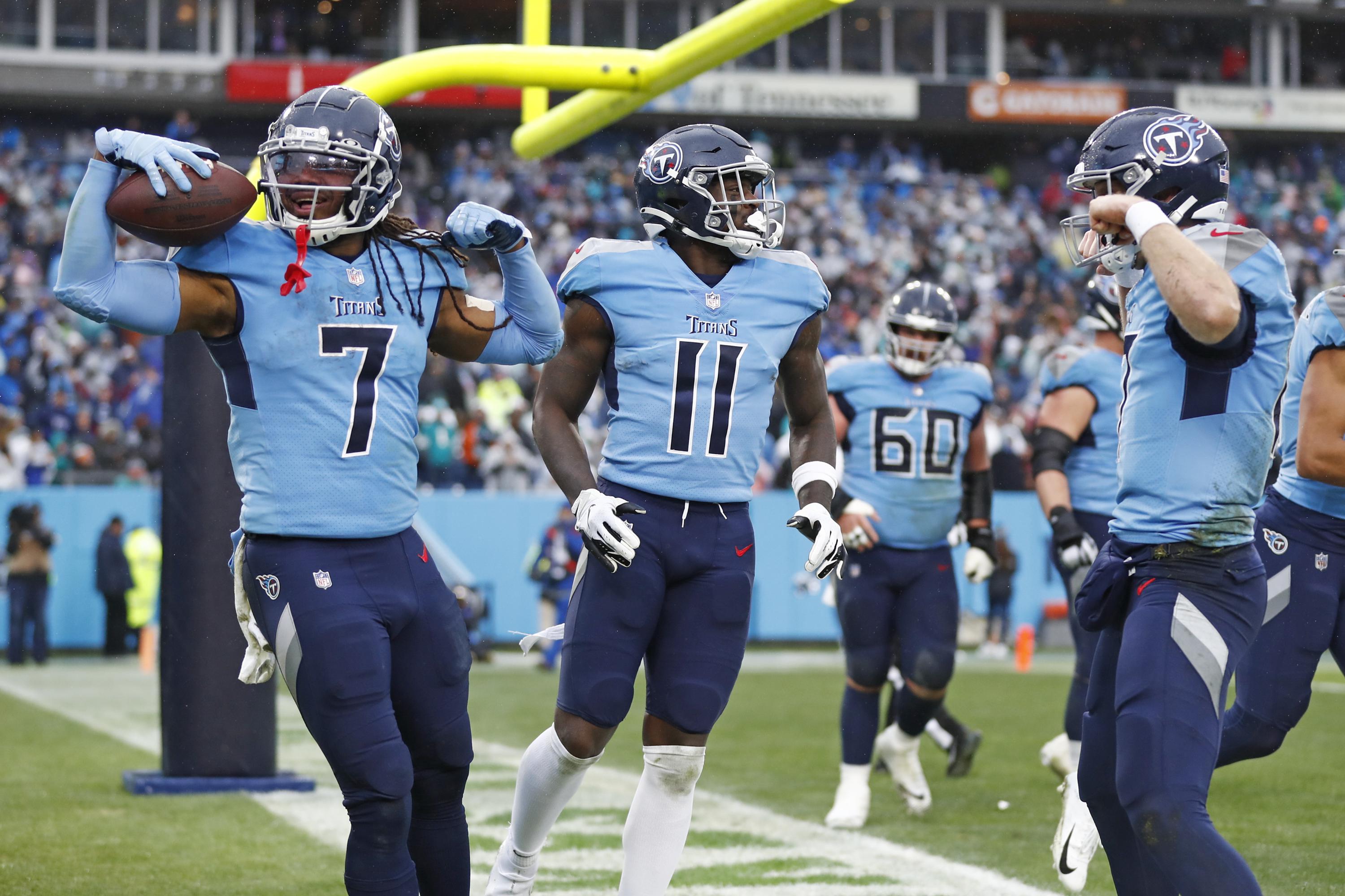 Titans consiguen título divisional con triunfo sobre Miami | AP News