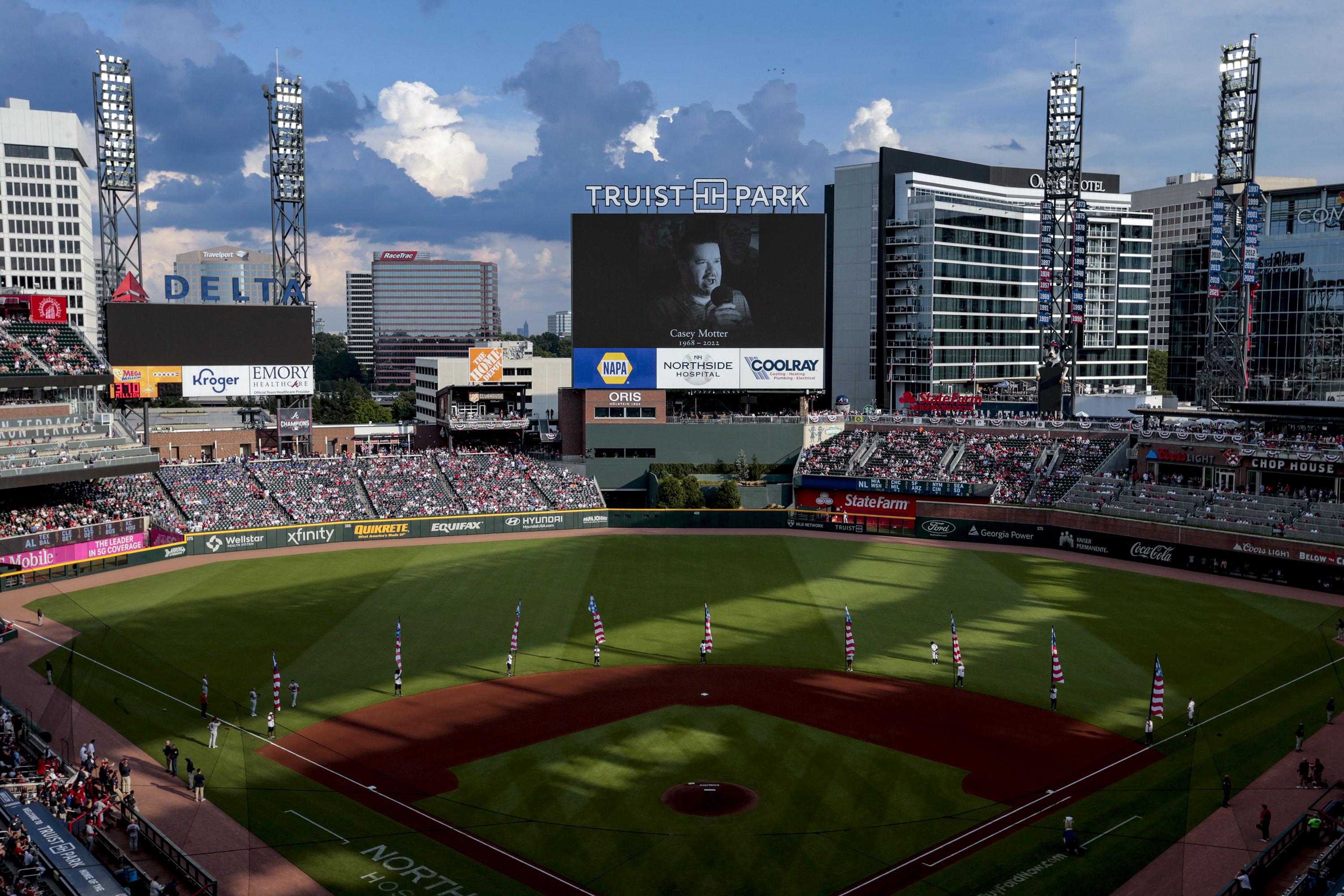 Braves have moment of silence in memory of announcer Motter | AP News