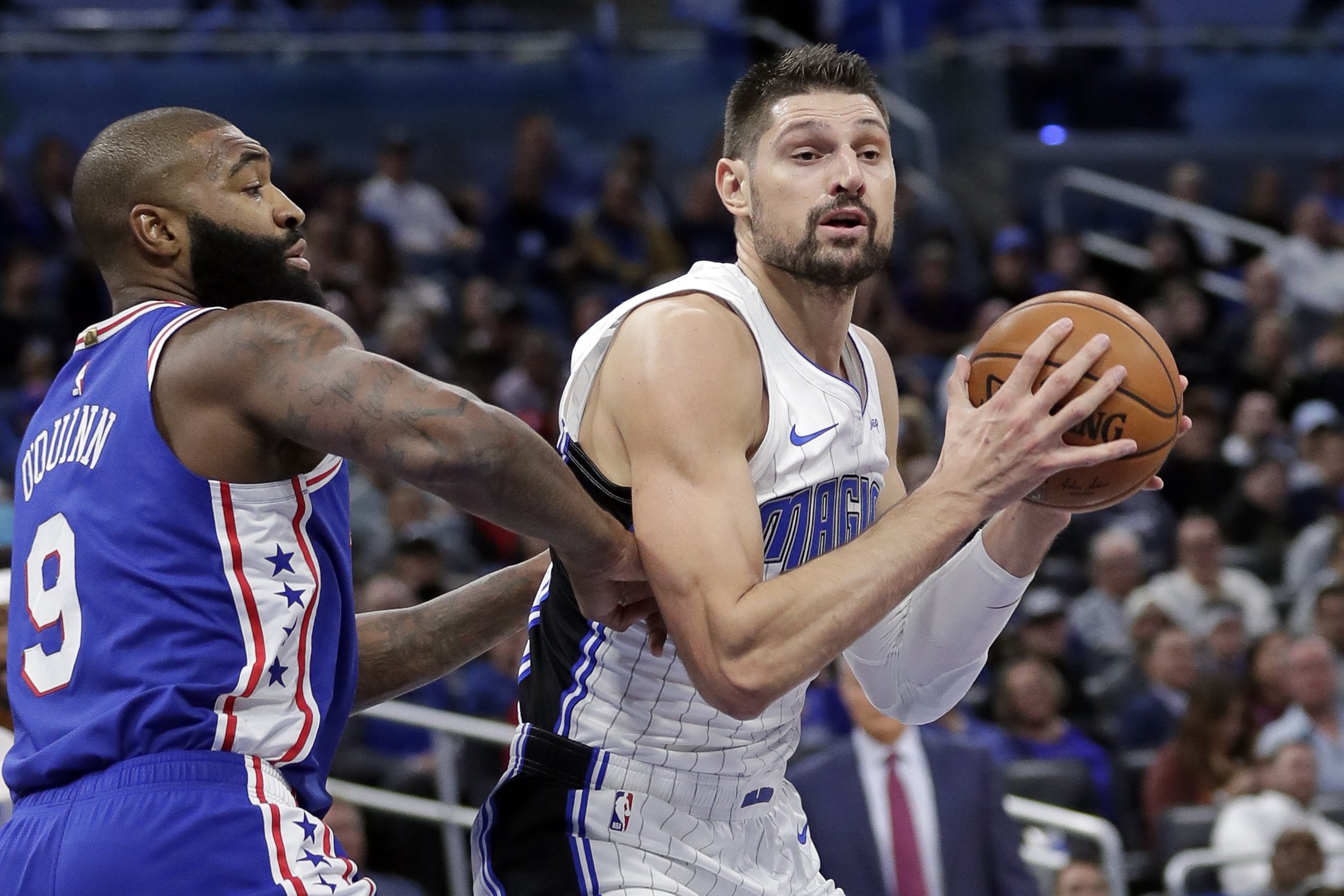 Vucevic conduce al Magic a triunfo sobre 76ers | AP News