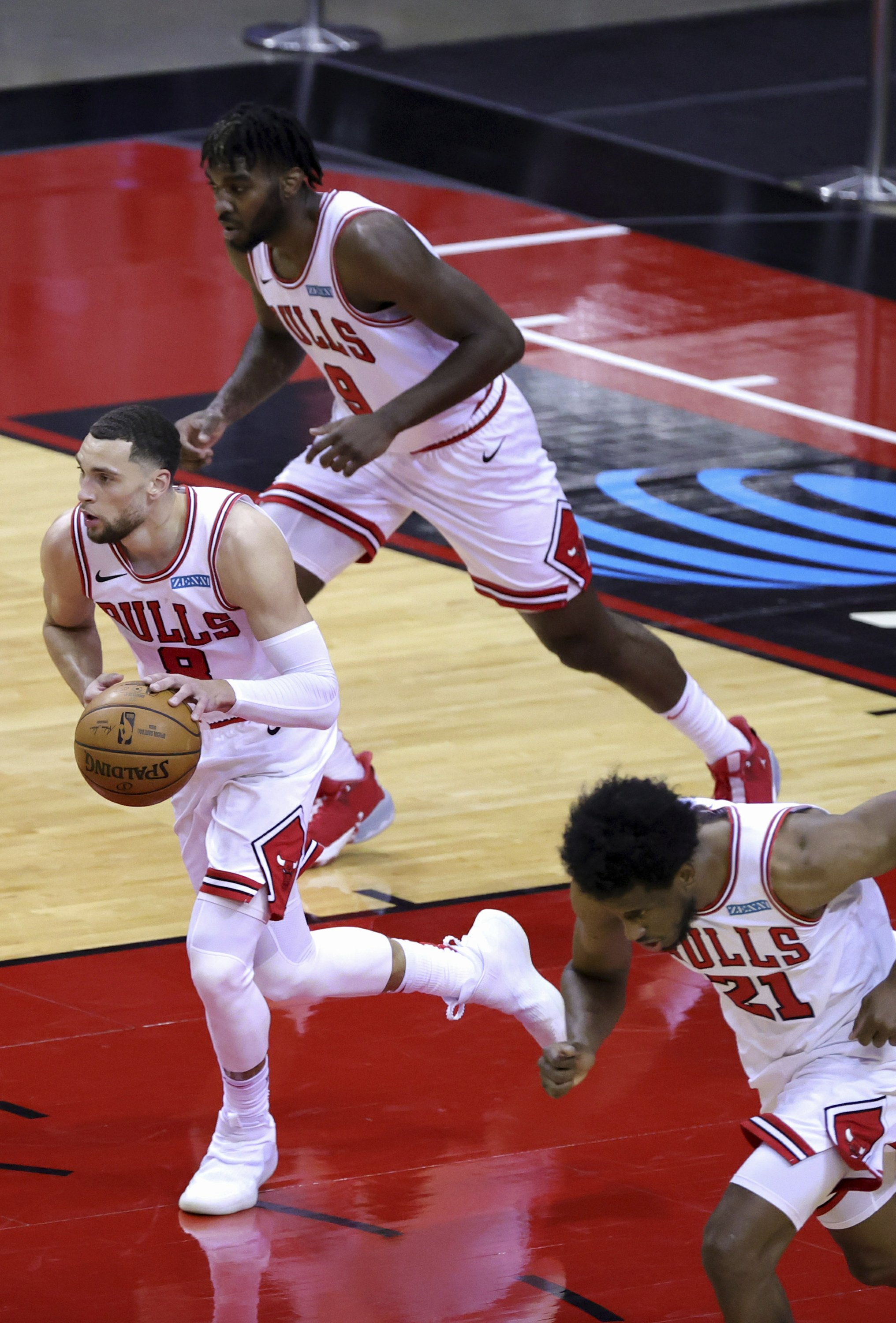 Coby White scores 24, Bulls hand Rockets 8th straight loss