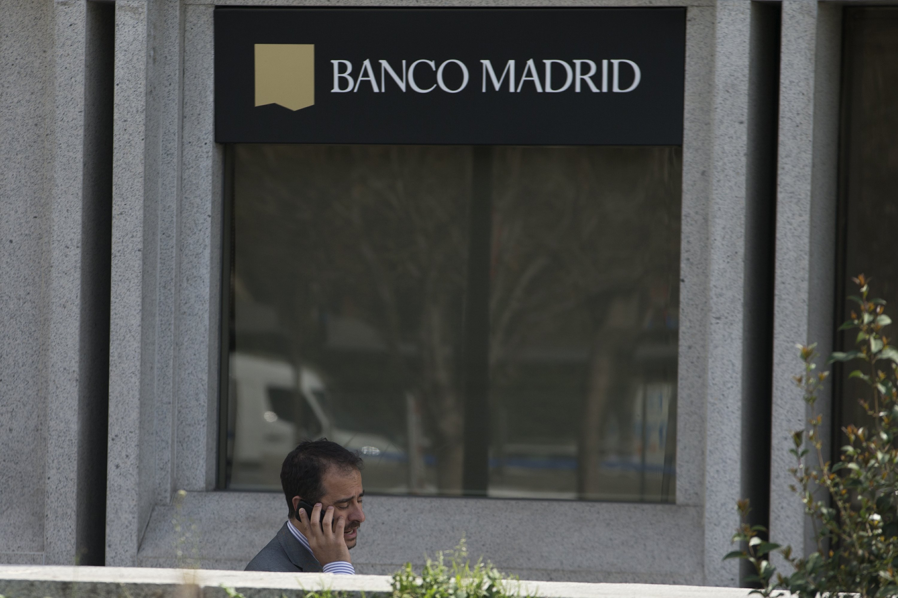 España Bloquea Depósitos De Filial De Banco De Andorra Ap News