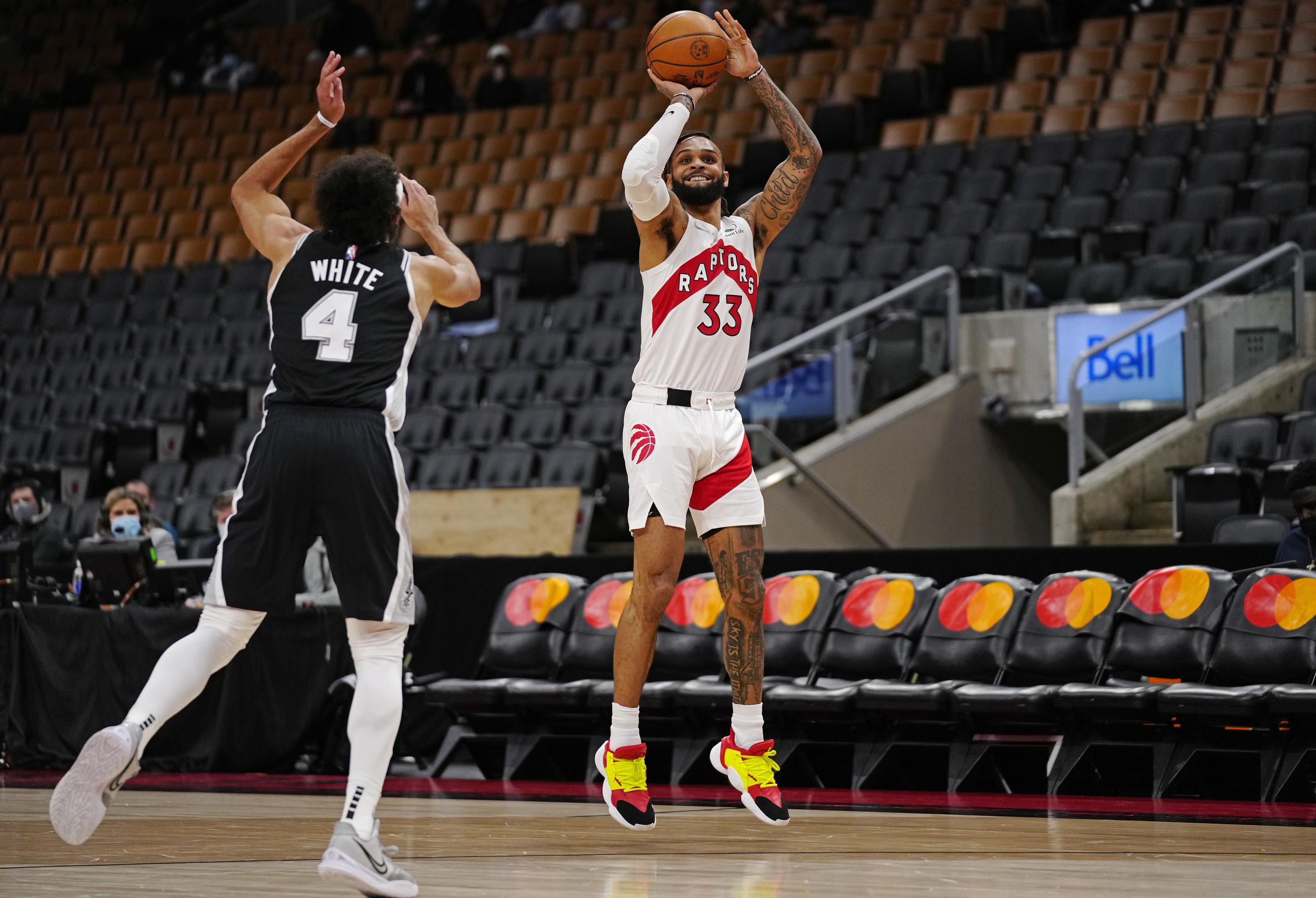 Raptors aplastan a Spurs con 33 puntos de VanVleet | AP News