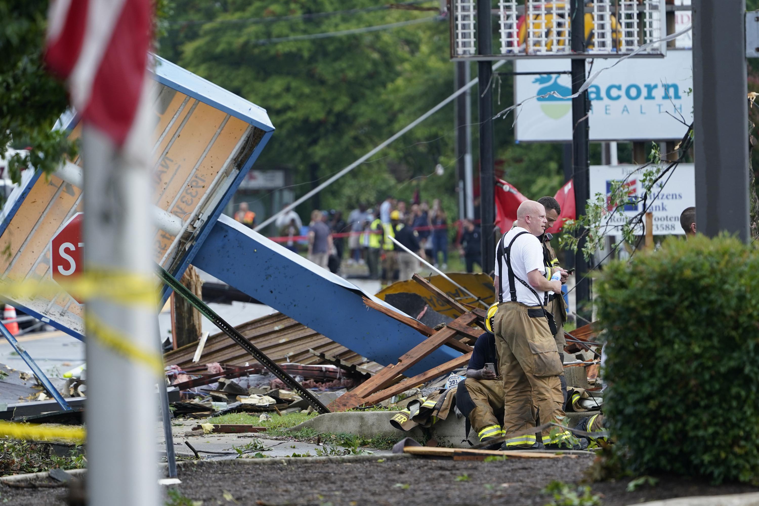 1 dead, 1 unaccounted for after apartment complex floods | AP News