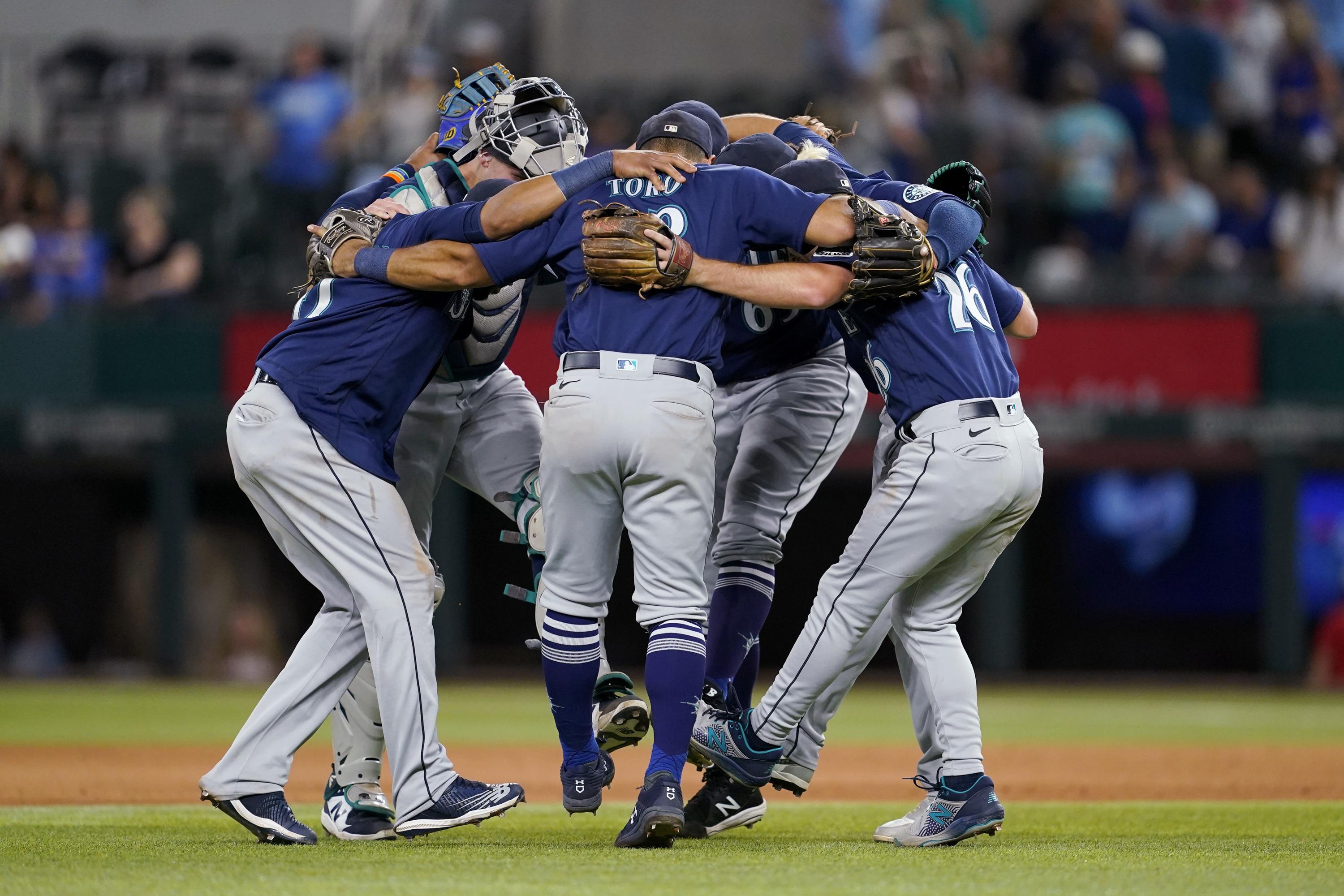 Mariners rally past Rangers 6-5 for 11th consecutive victory | AP News