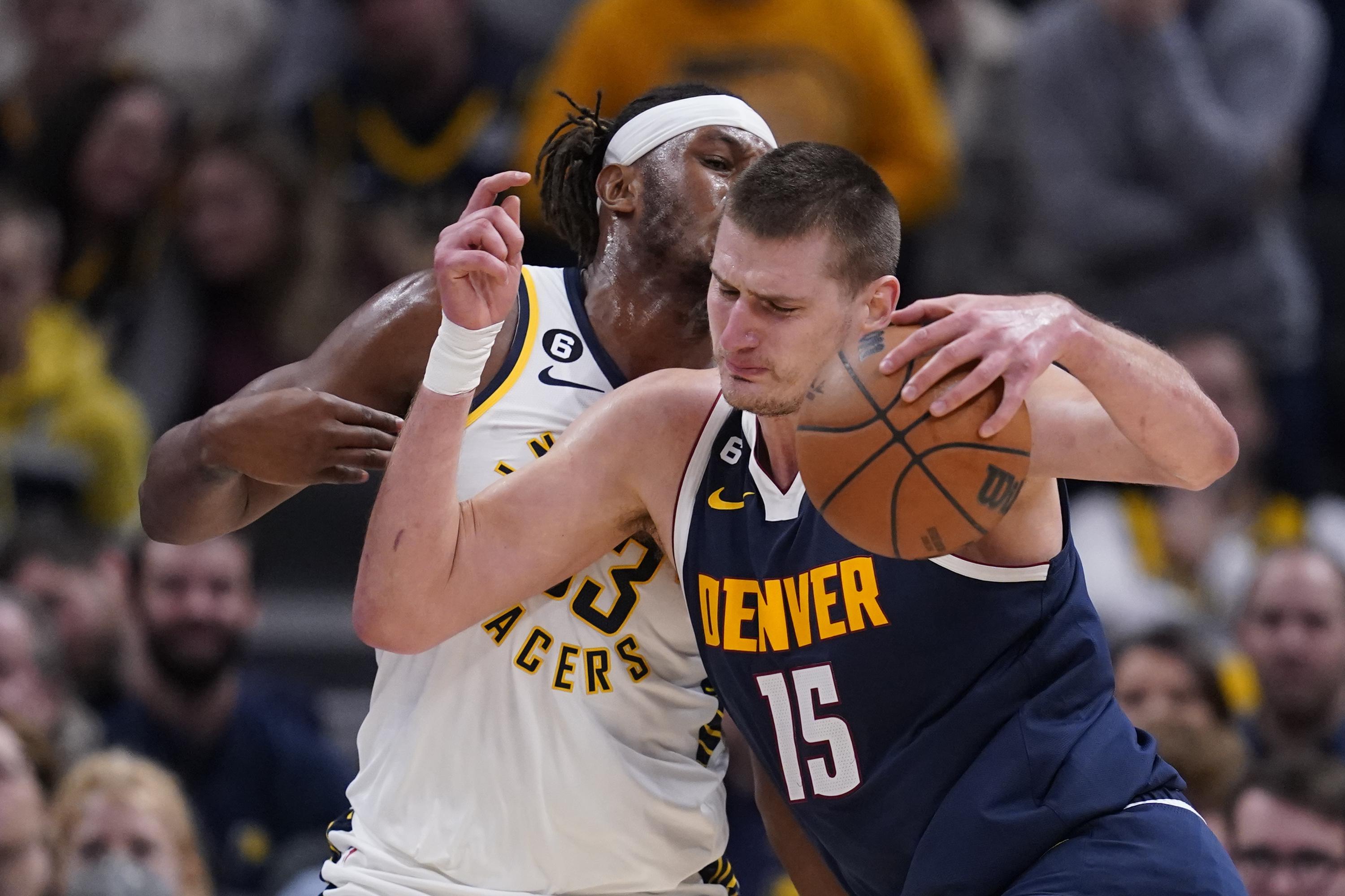 Nuggets remontan y vencen a Pacers | AP News
