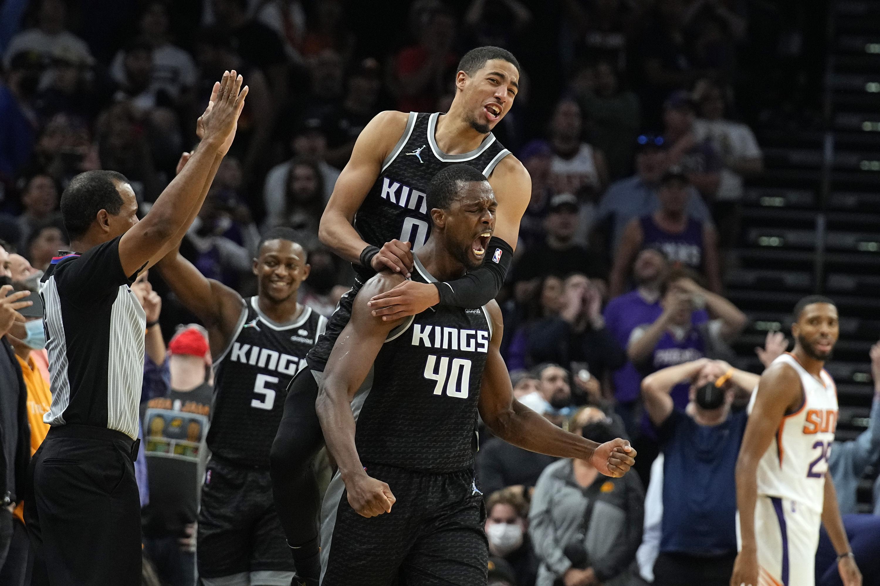 Barnes hits 3 at buzzer, Kings sink Suns 110-107 | AP News