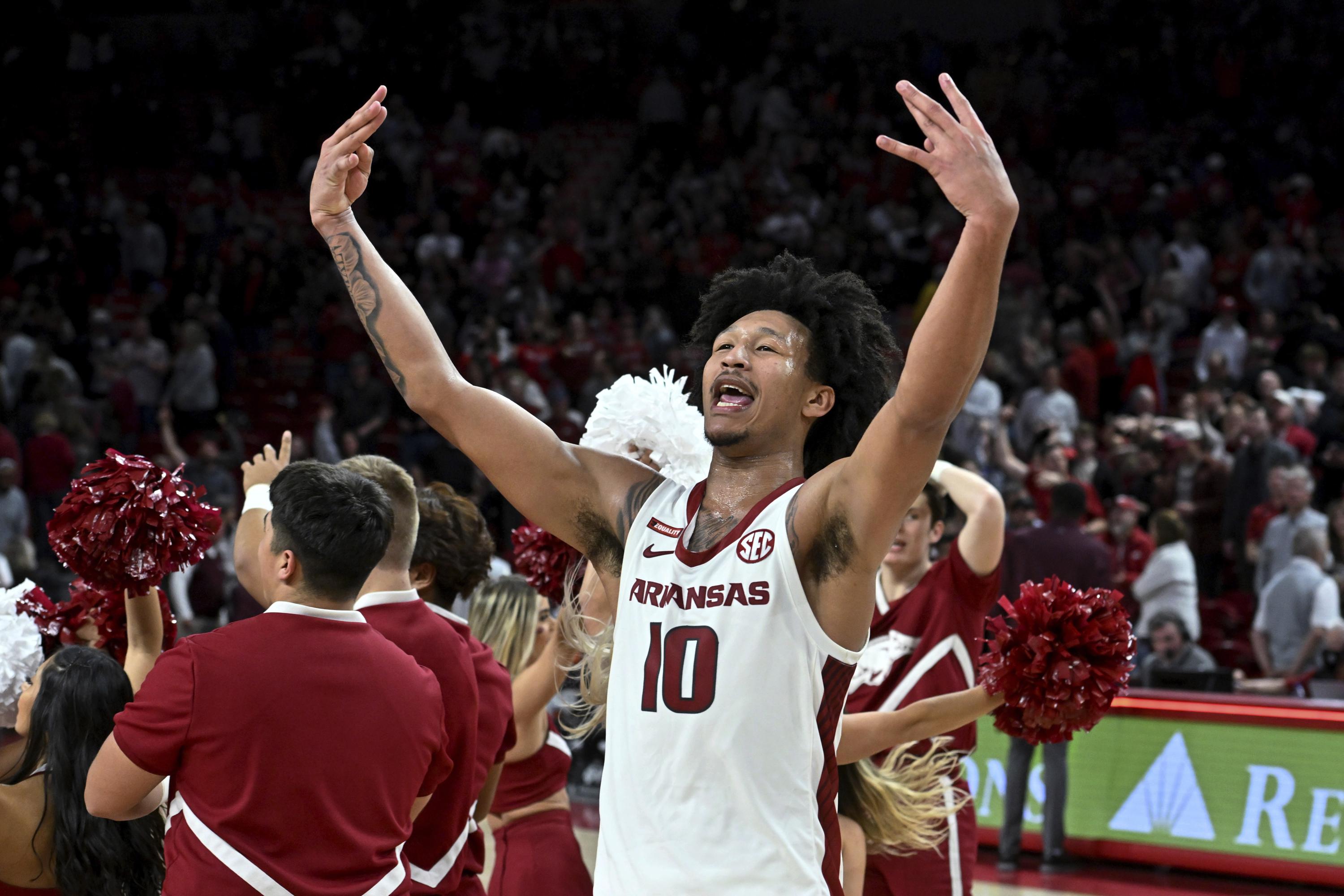 Arkansas wins 8th straight, beats Mississippi State 63-55 | AP News