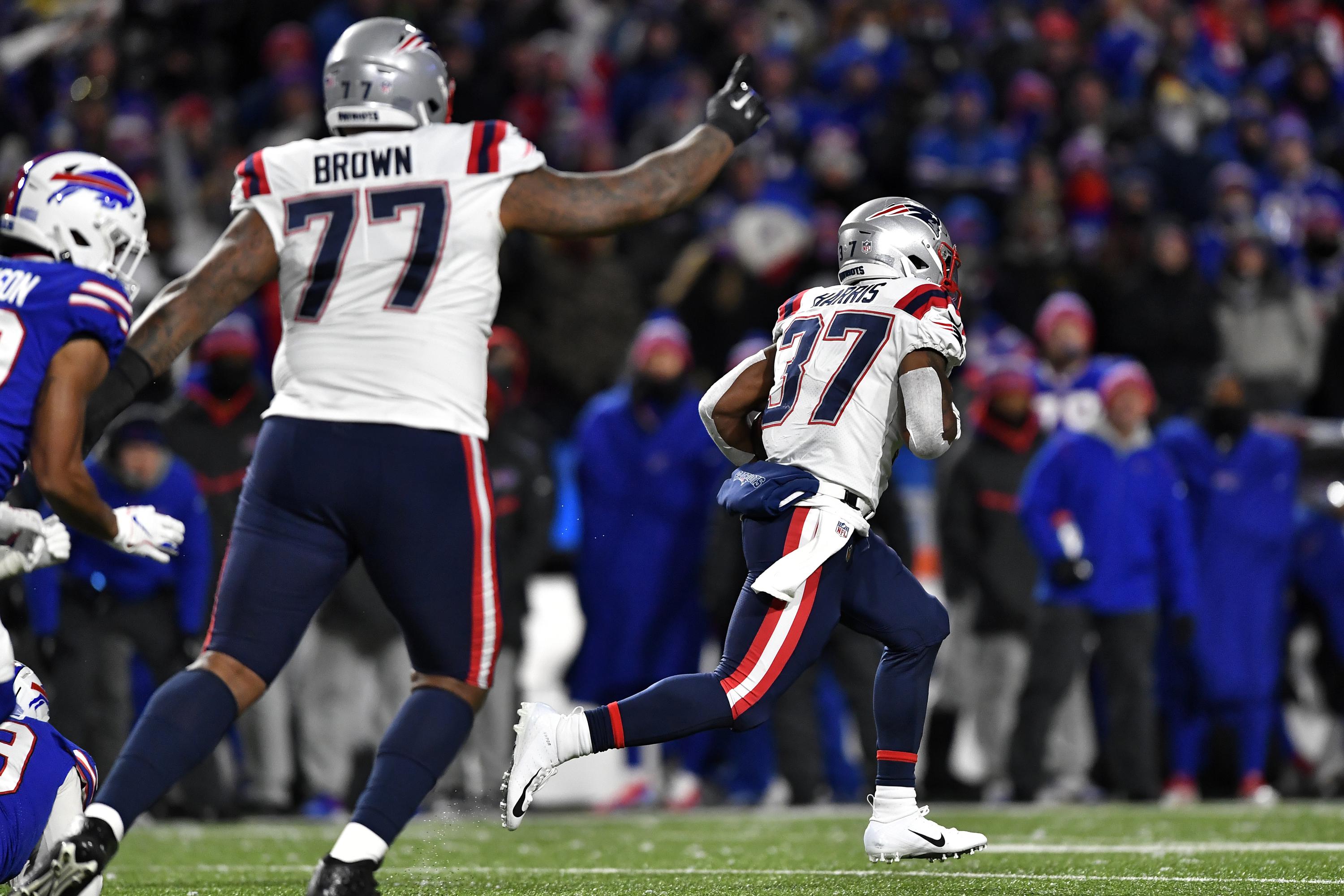 Patriots out-run Bills in 14-10 win in blustery conditions | AP News