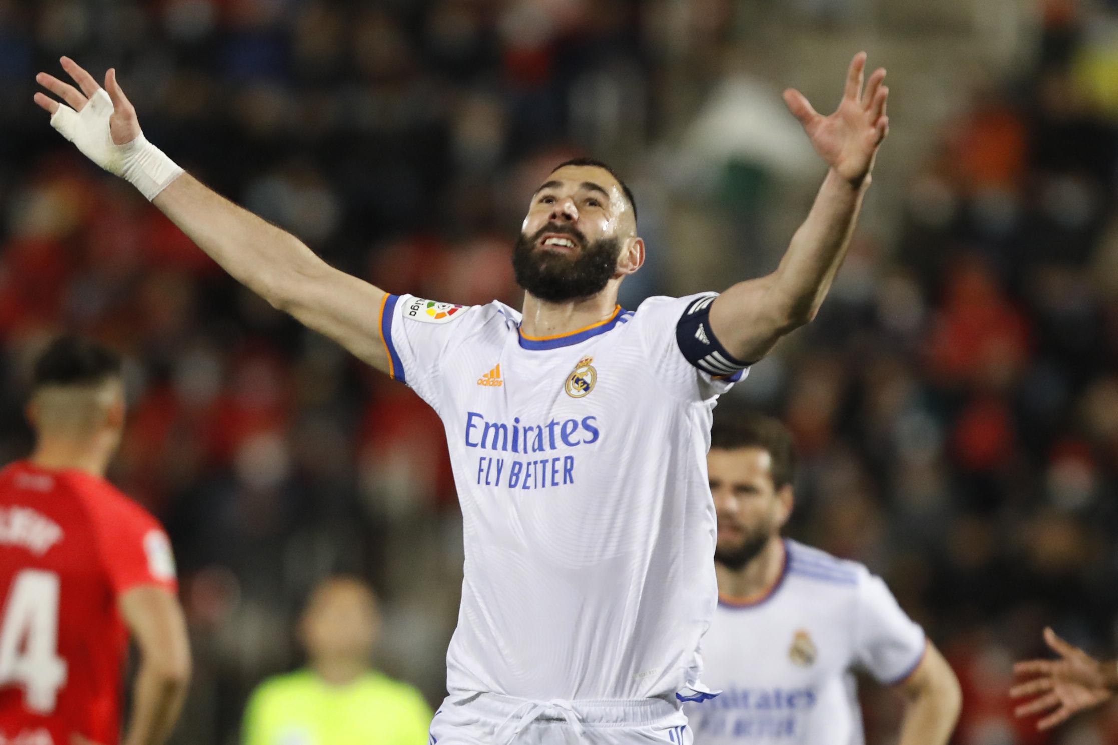 Benzema stays hot as Madrid keeps momentum after PSG win | AP News