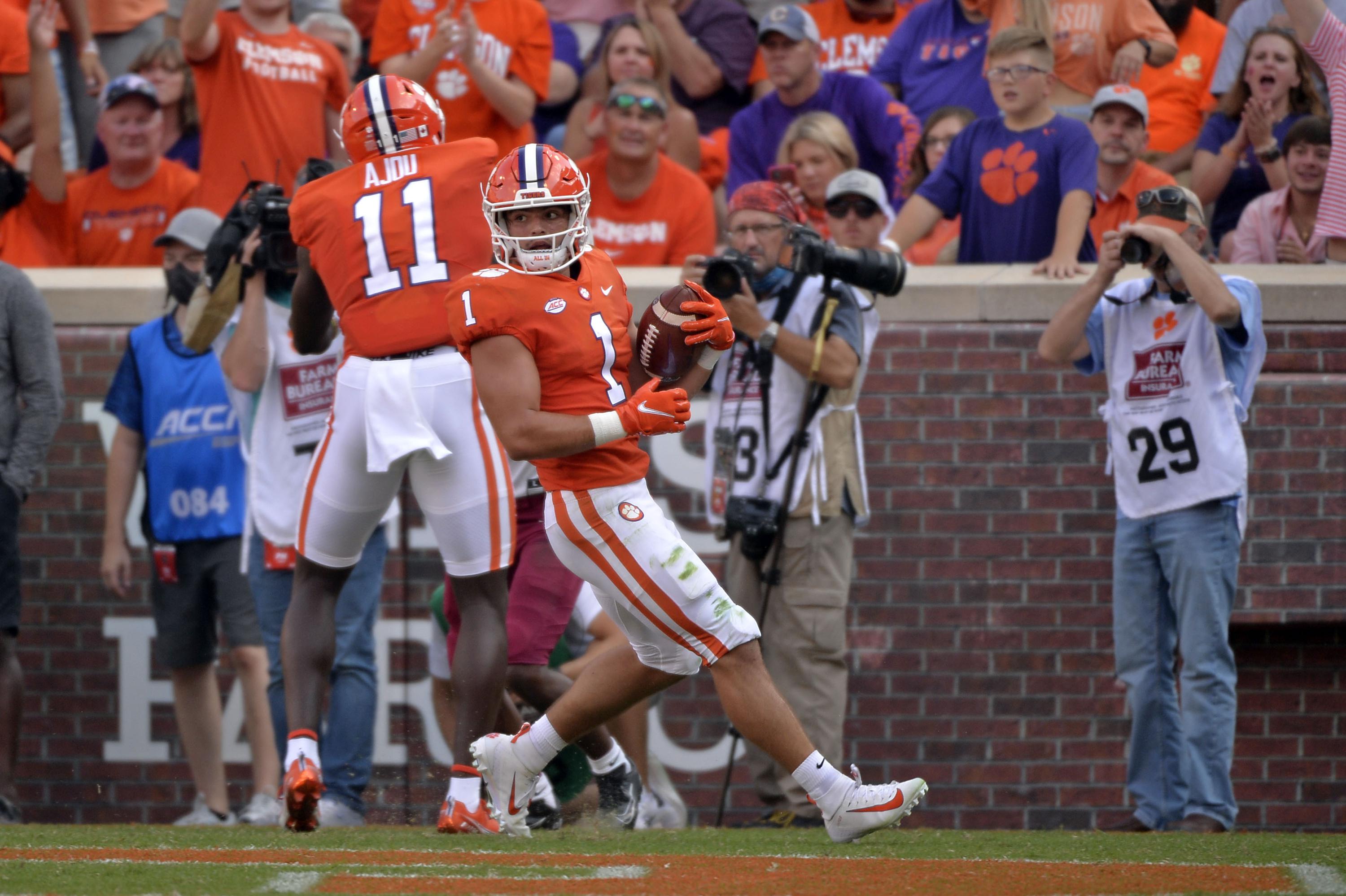 Uiagalelei, No. 6 Clemson dominate FCS Bulldogs 49-3 | AP News