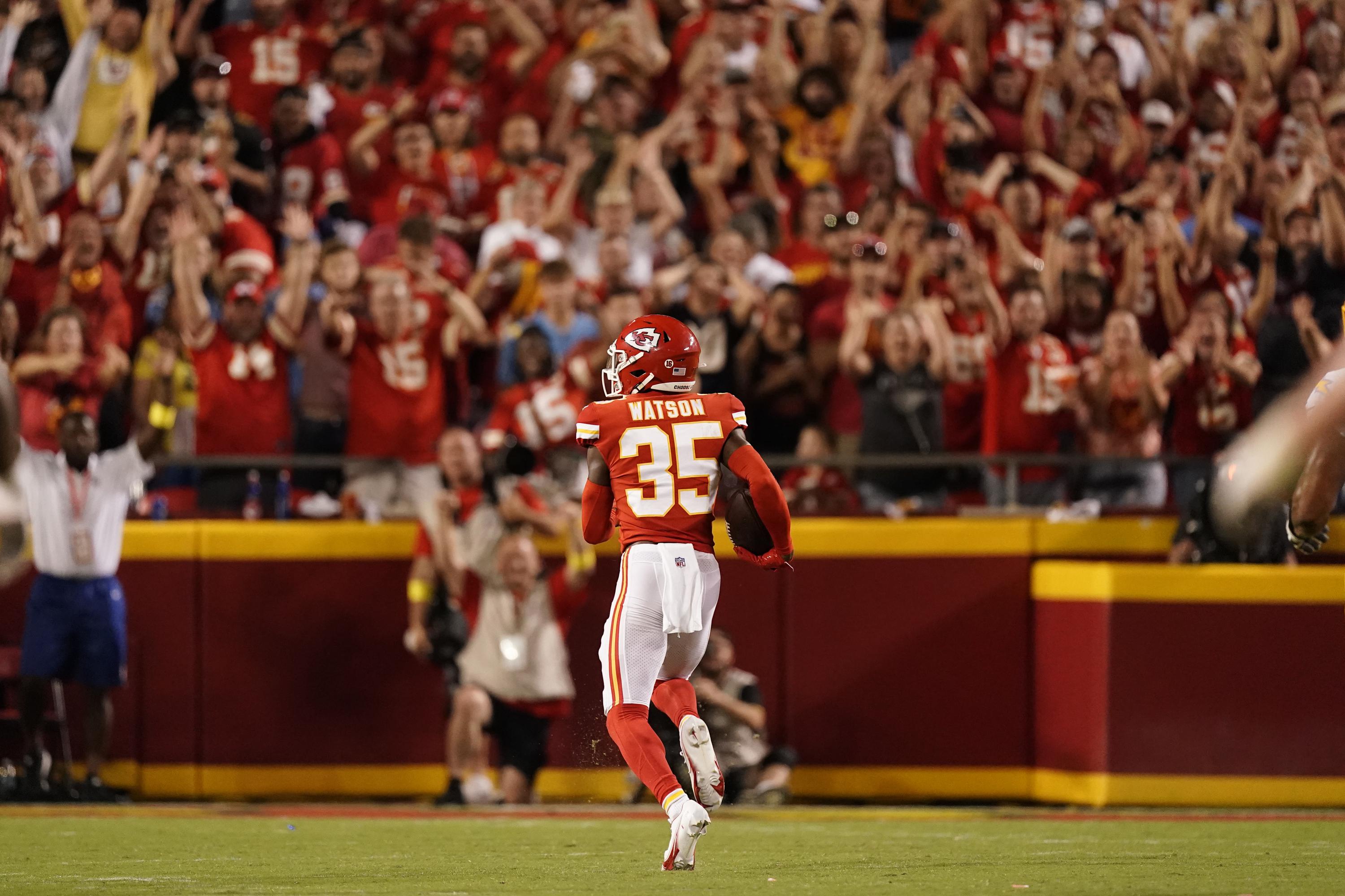Chiefs defense complementing offense during 2-0 start | AP News