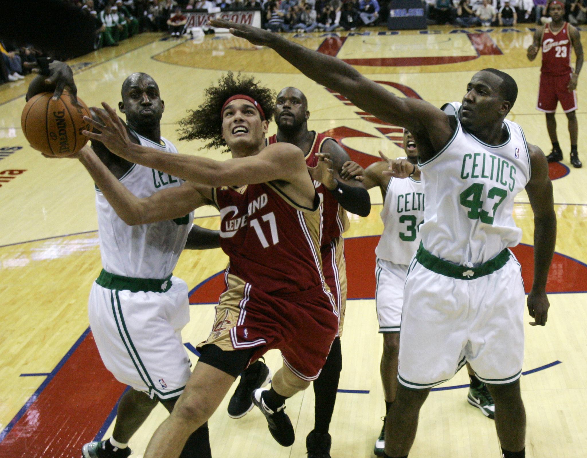 Anderson Varejão back with Cavs in player development role | AP News