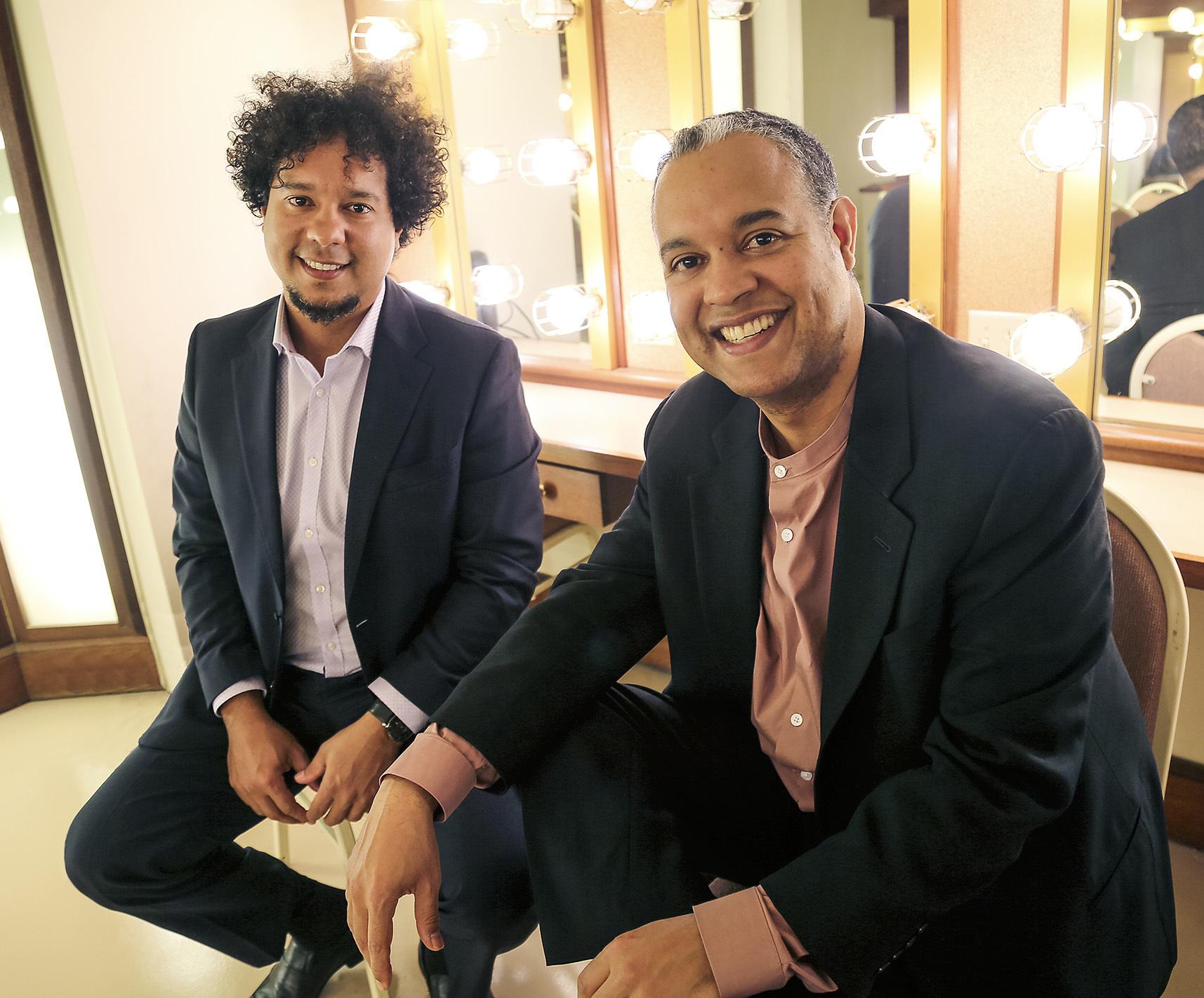 La música une a dos hermanos cubanos separados físicamente | AP News