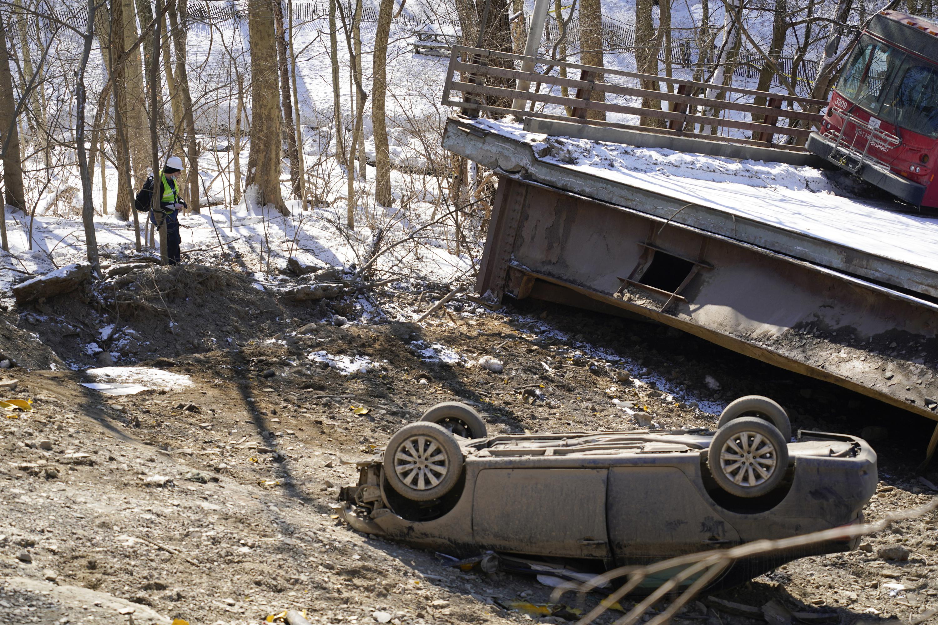 Investigators vow to put collapsed bridge under 'microscope' | AP News