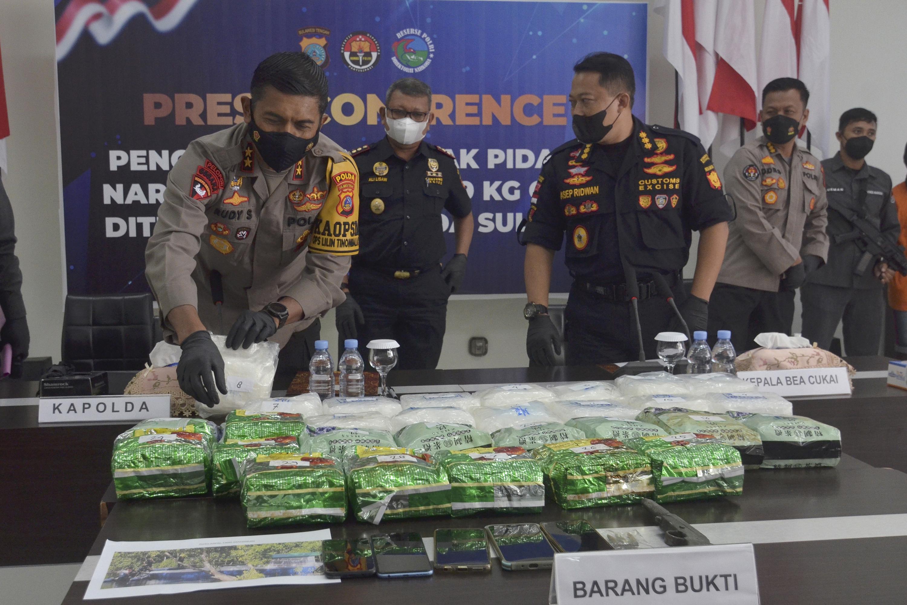 Indonesia arrests 5 people in methamphetamine smuggling | AP News