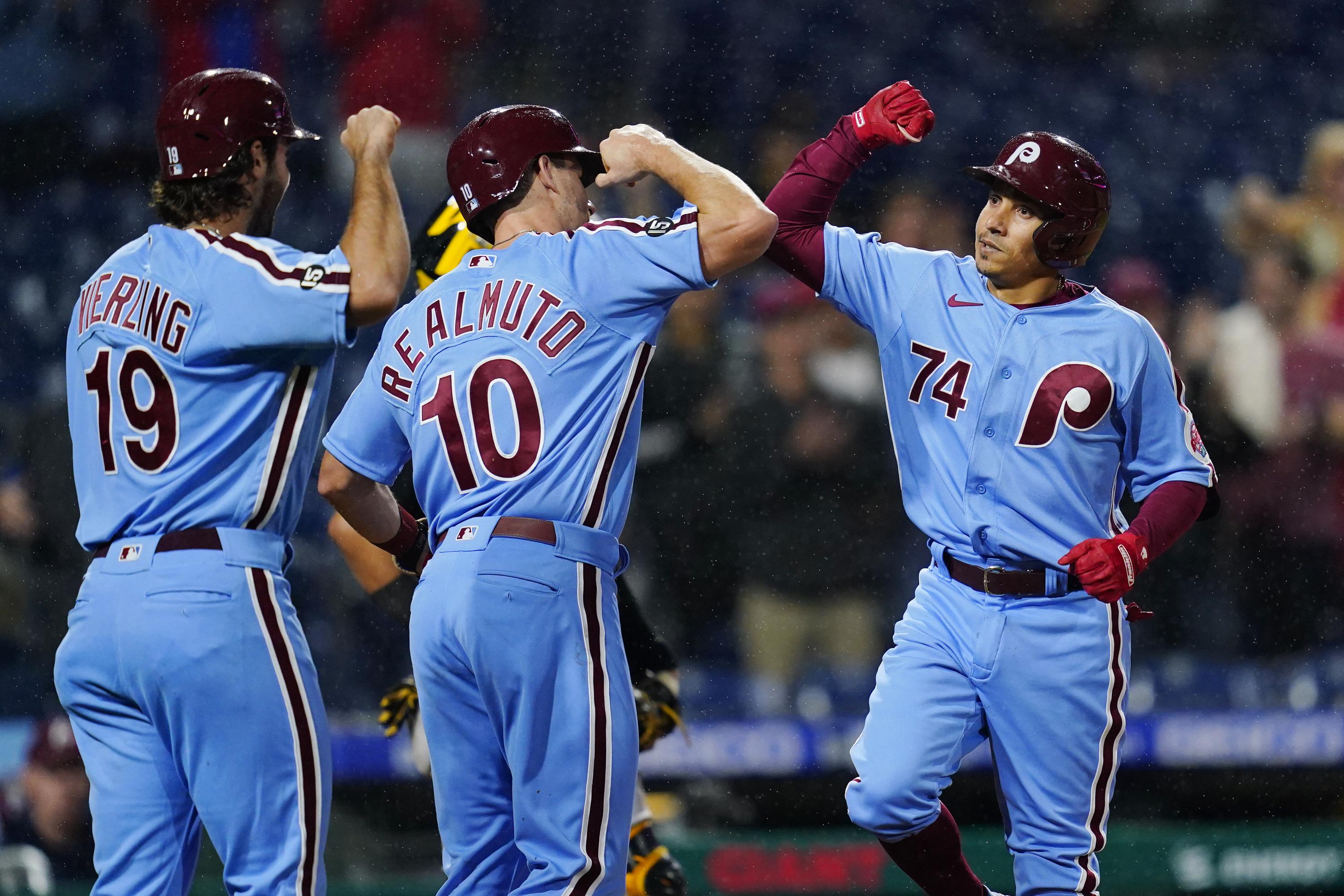 Phillies rally from 6 down, beat Bucs 12-6 to gain on Braves | AP News