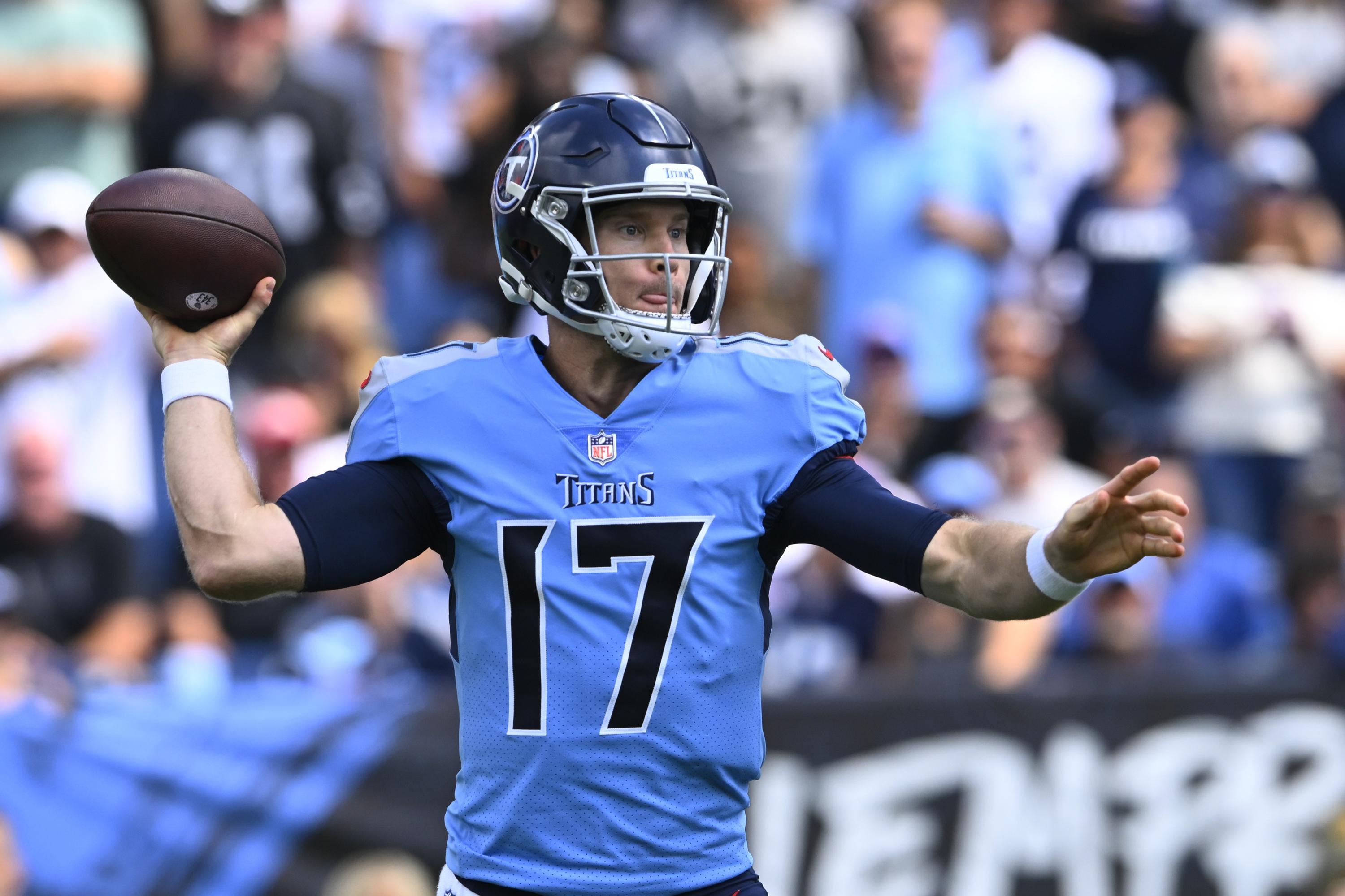 Titans ganan por primera vez, superan 24-22 a Raiders | AP News