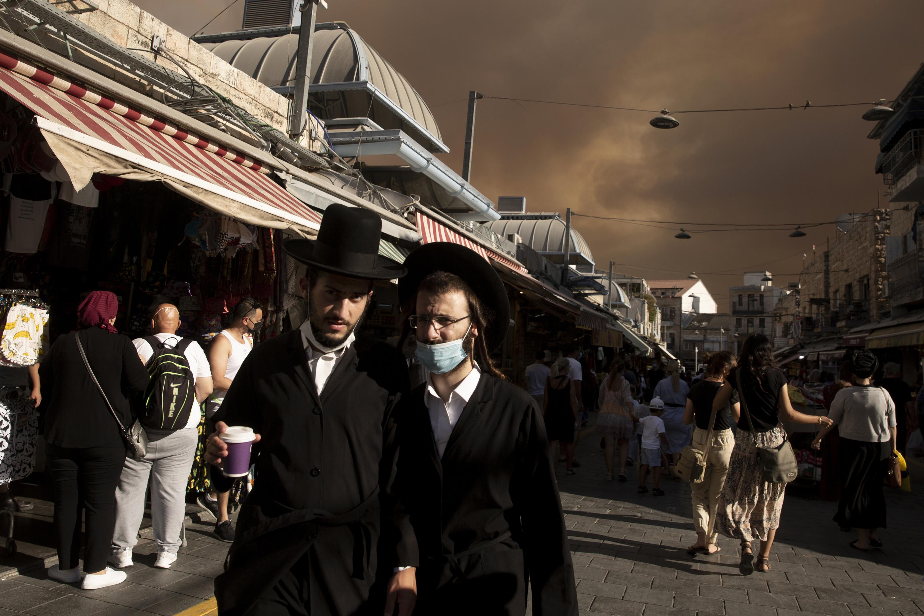 Jerusalem covered in smoke as wildfire rages outside city | AP News