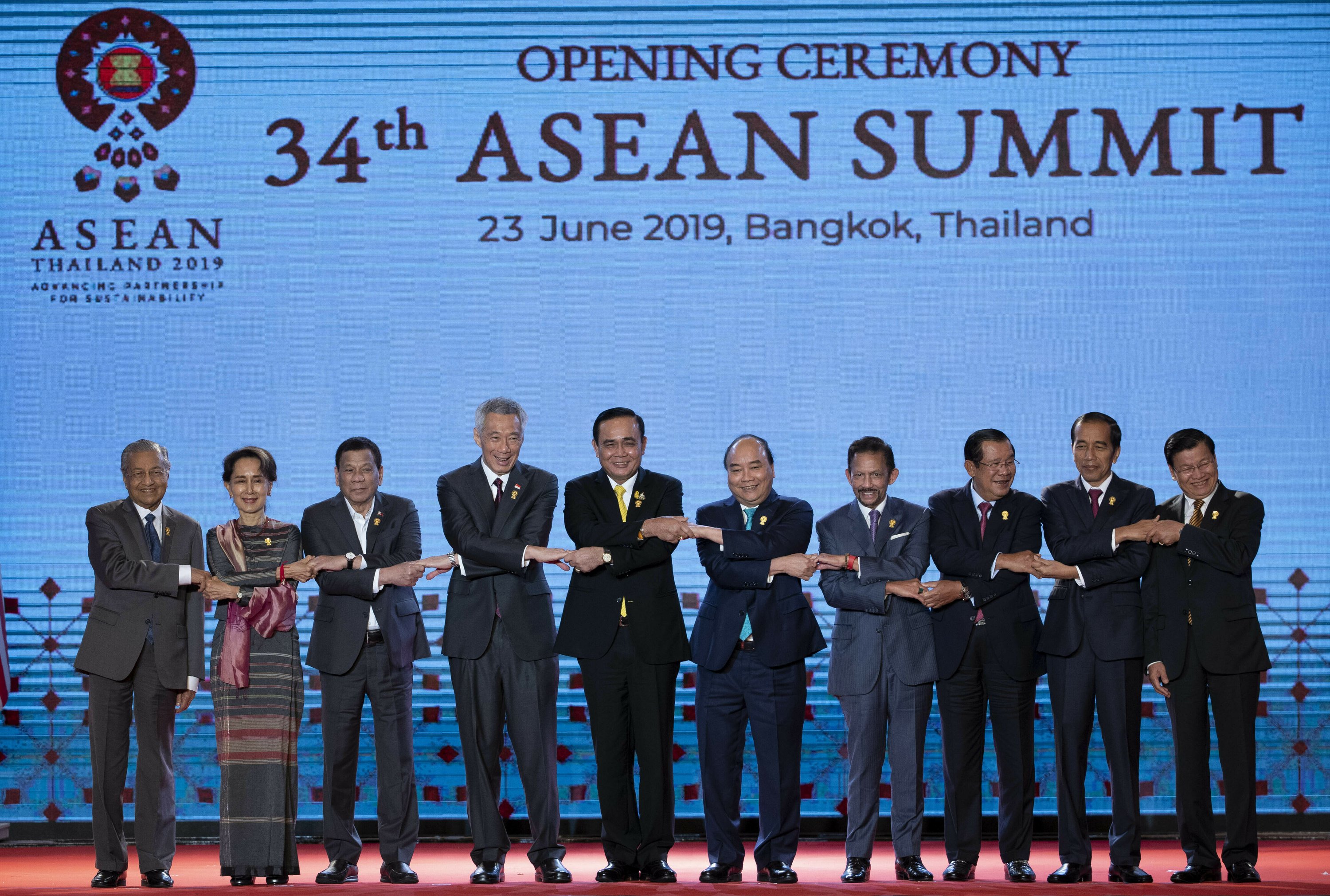 ASEAN leaders call for restraint amid sea row, US-China rift