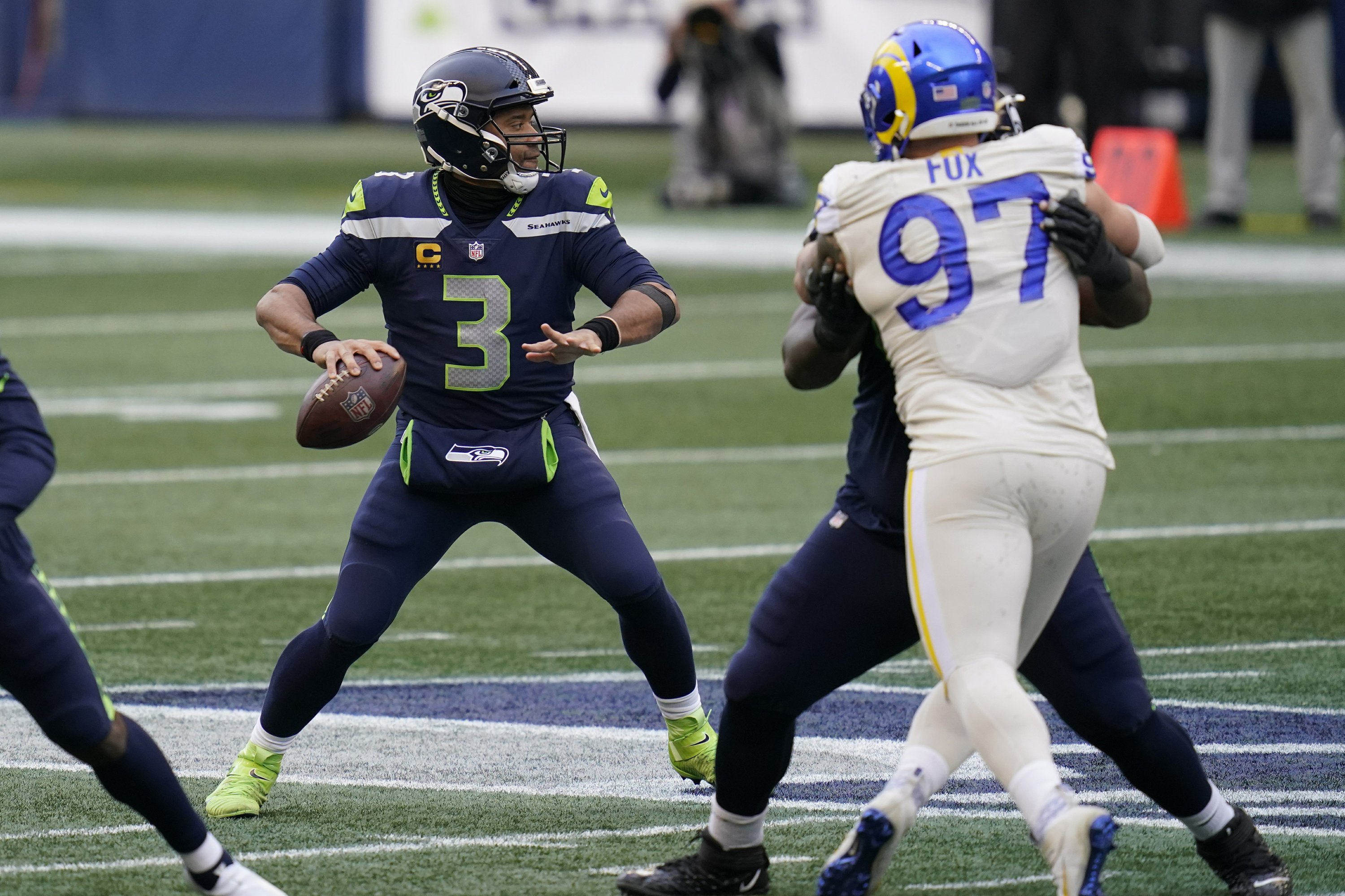 Seattle se lleva el título divisional con triunfo ante Rams