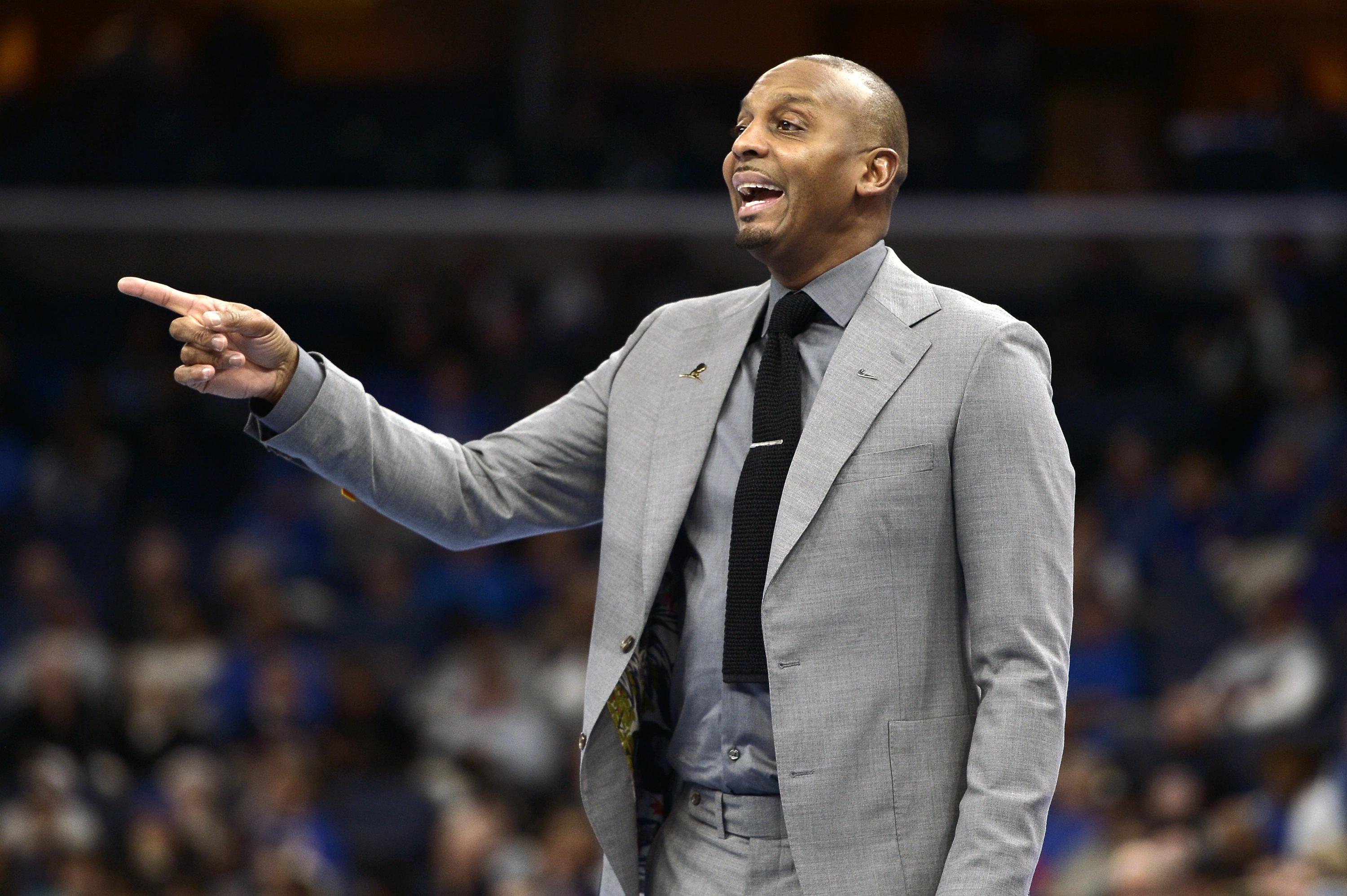 No. 12 Memphis poised to chase title with No. 1 class, vets | AP News