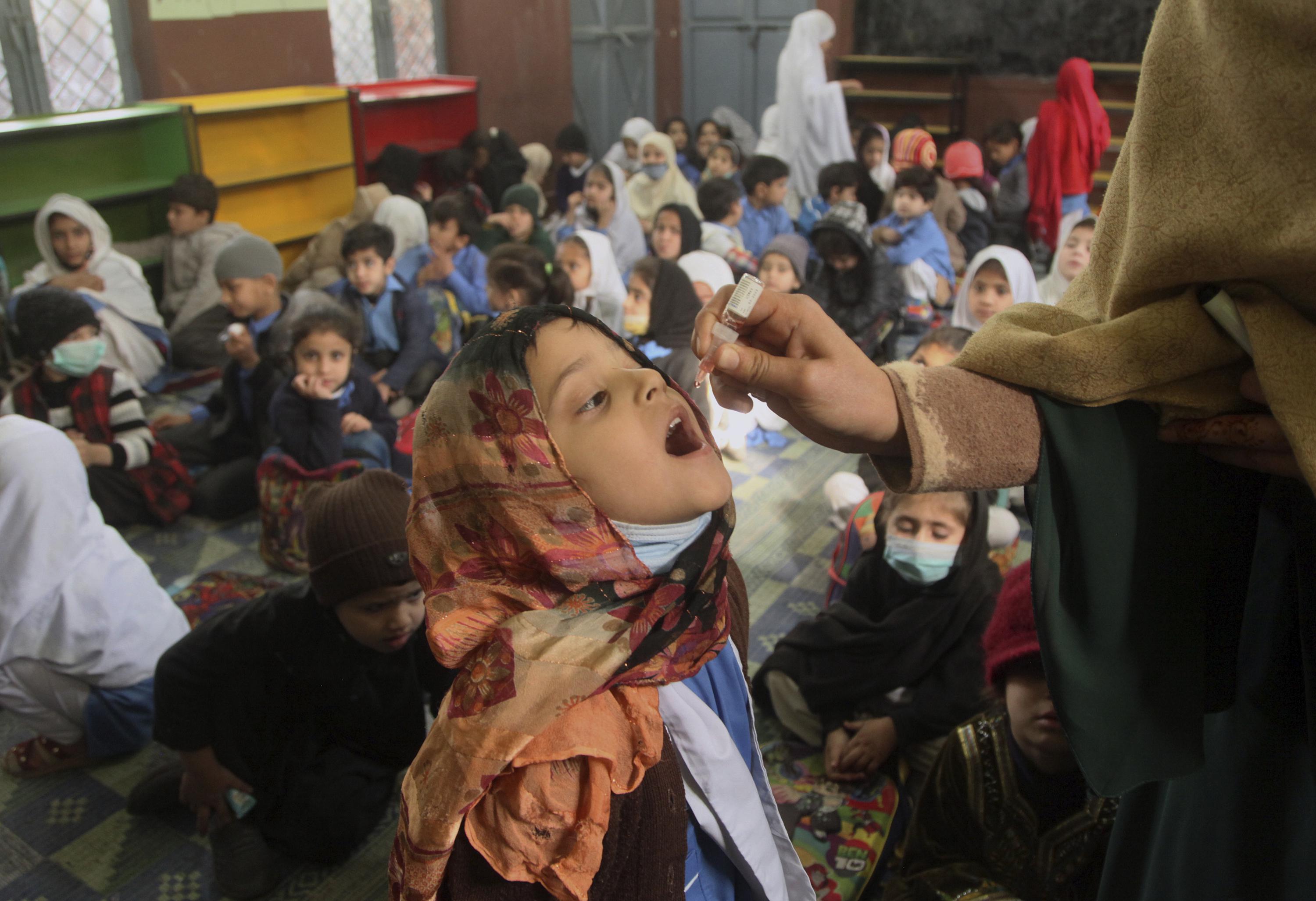 Gunmen kill polio worker in Pakistan vaccination campaign | AP News