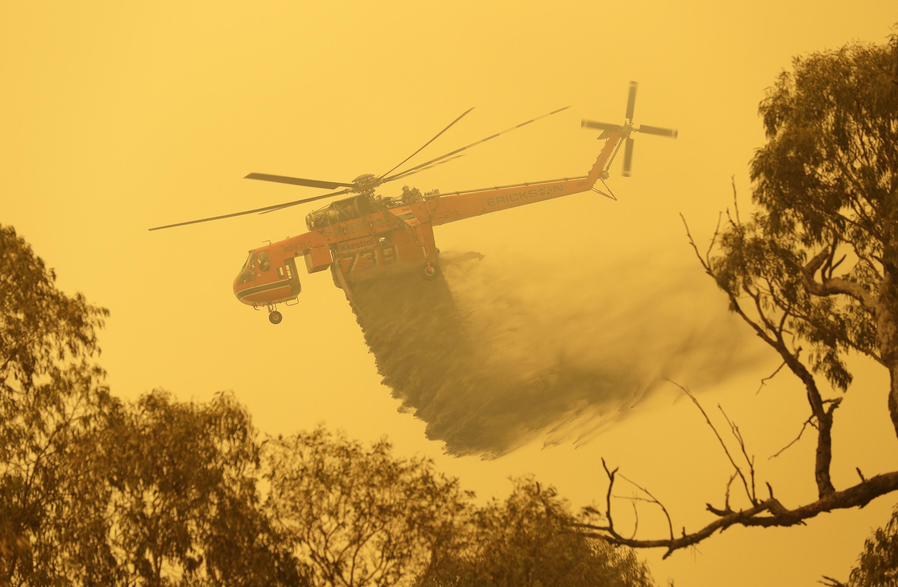 Wildfires threaten Australian capital and southeast towns | AP News