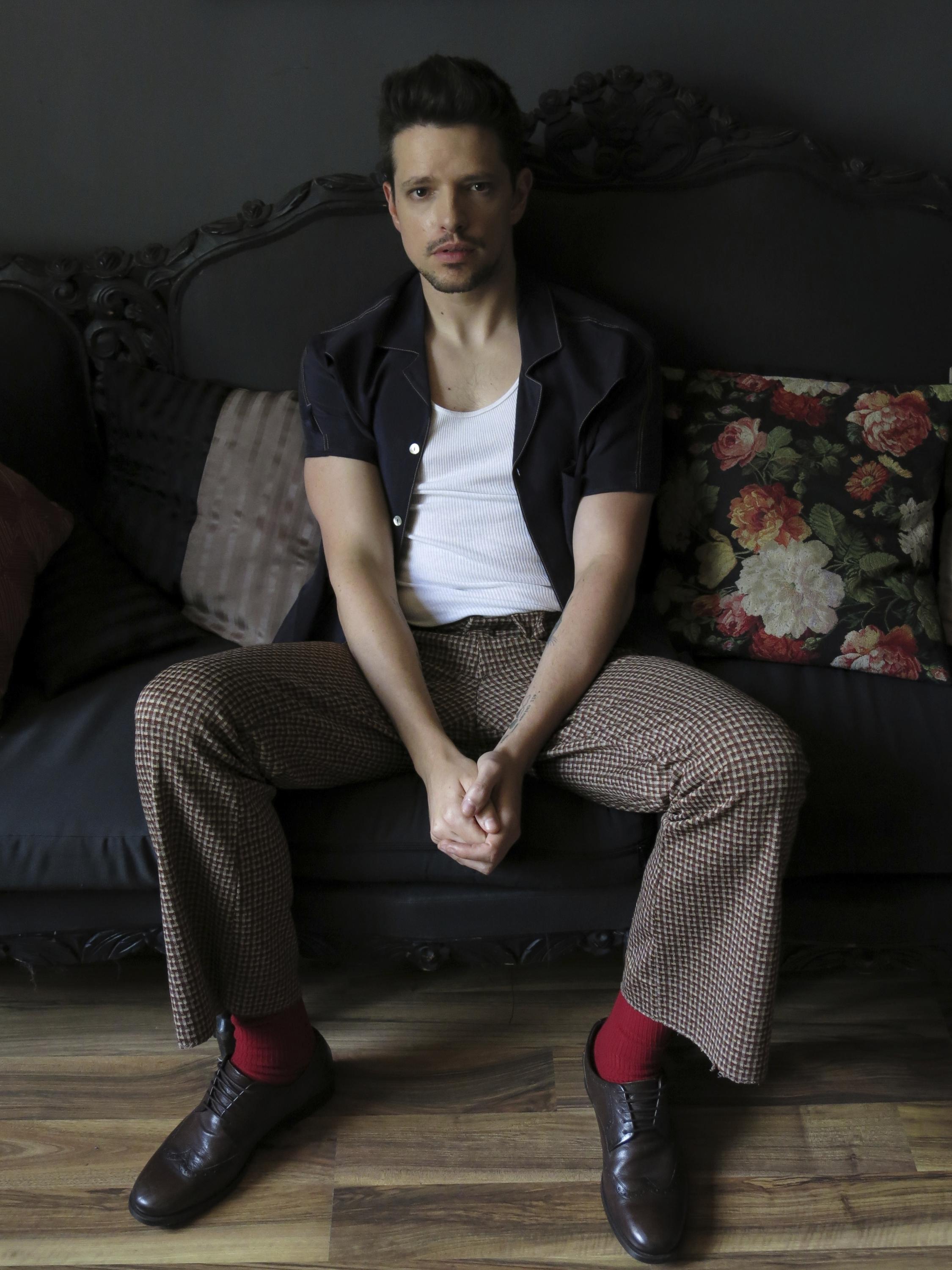 Tras haber perdido la esperanza, Lasso llega al Latin Grammy | AP News