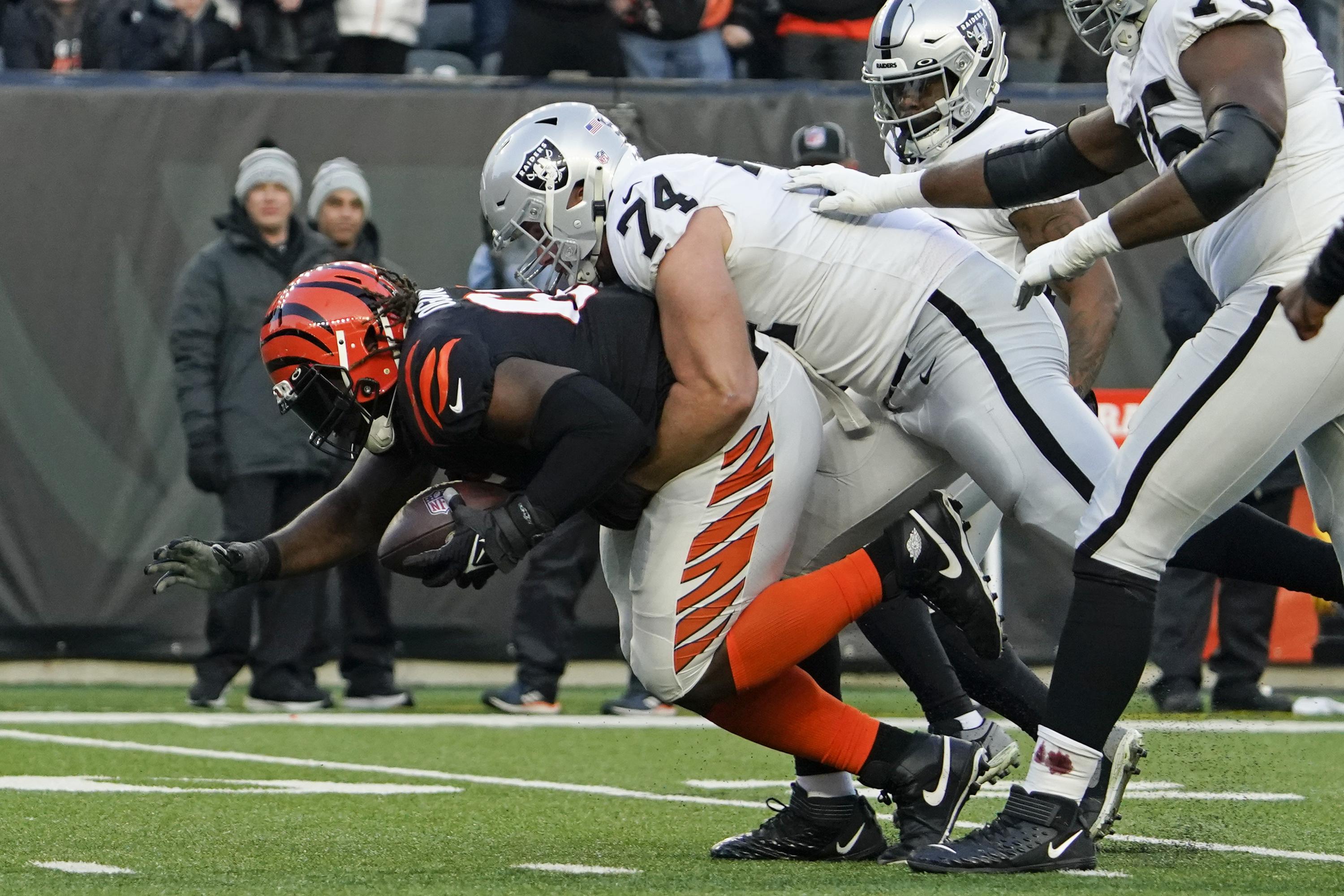 Bengals DT Ogunjobi out of playoff game with foot injury | AP News