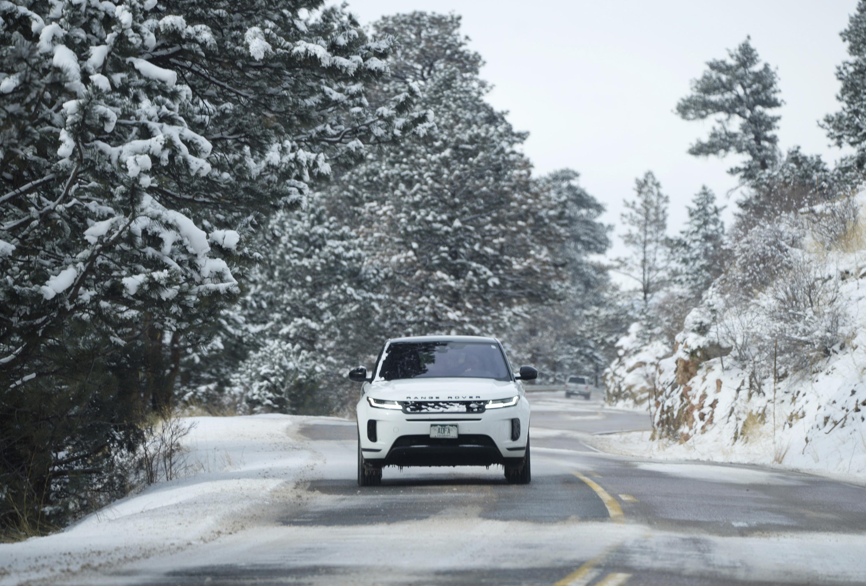 Tormenta invernal causa accidentes, afecta vuelos, en EEUU | AP News