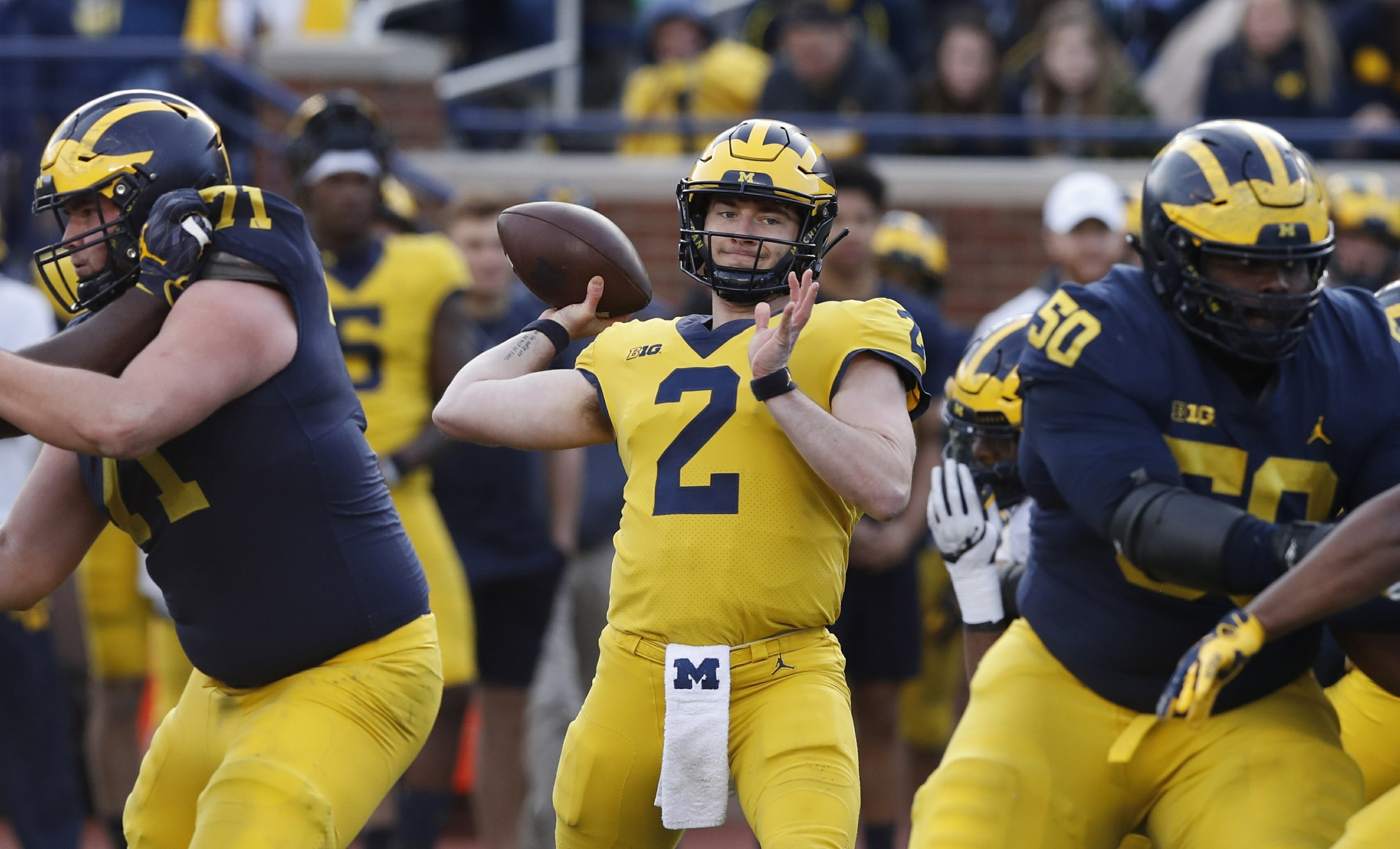 Patterson back to run Michigan's new-look offense in opener | AP News