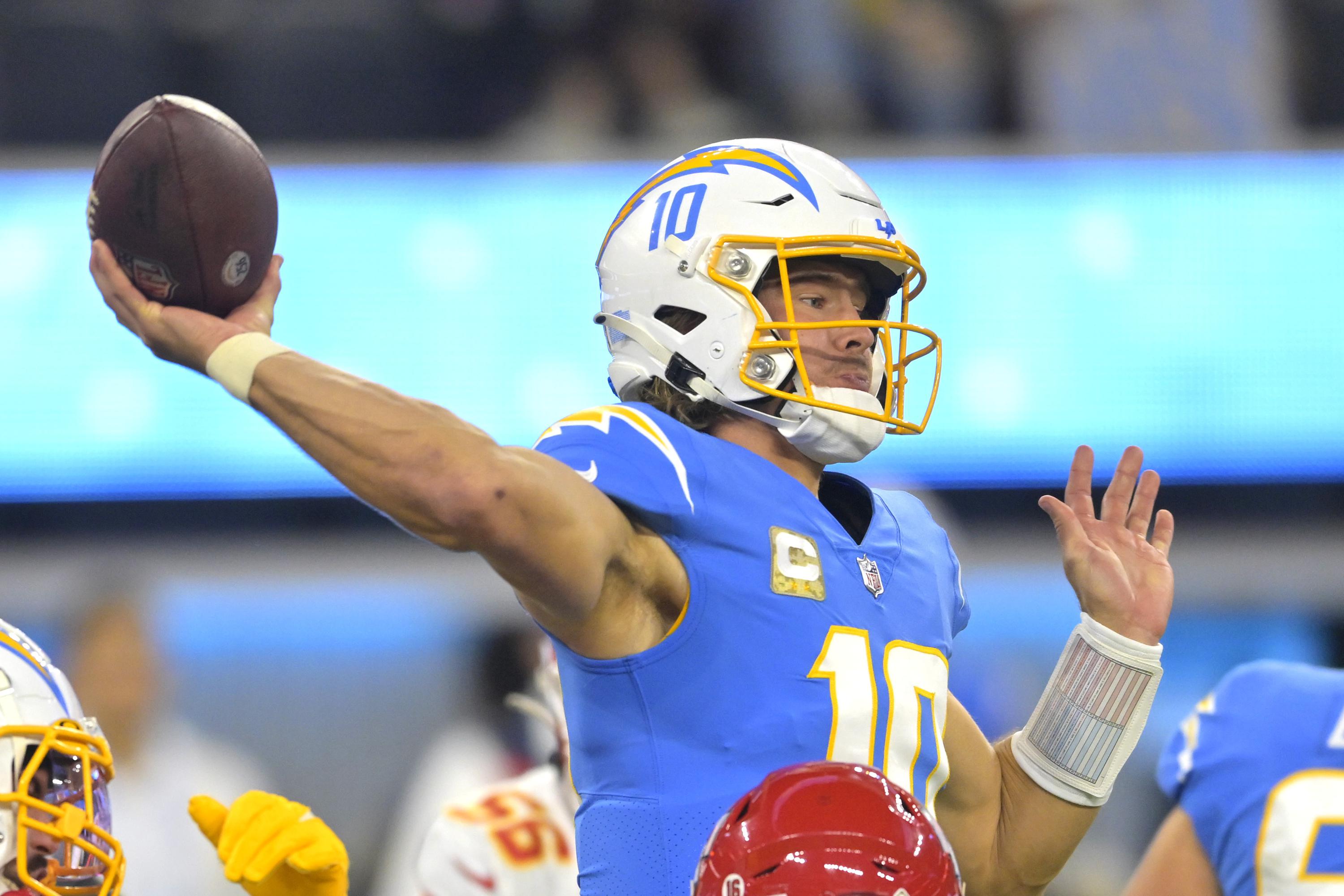 Chargers, Cards try to reverse recent struggles in Arizona | AP News