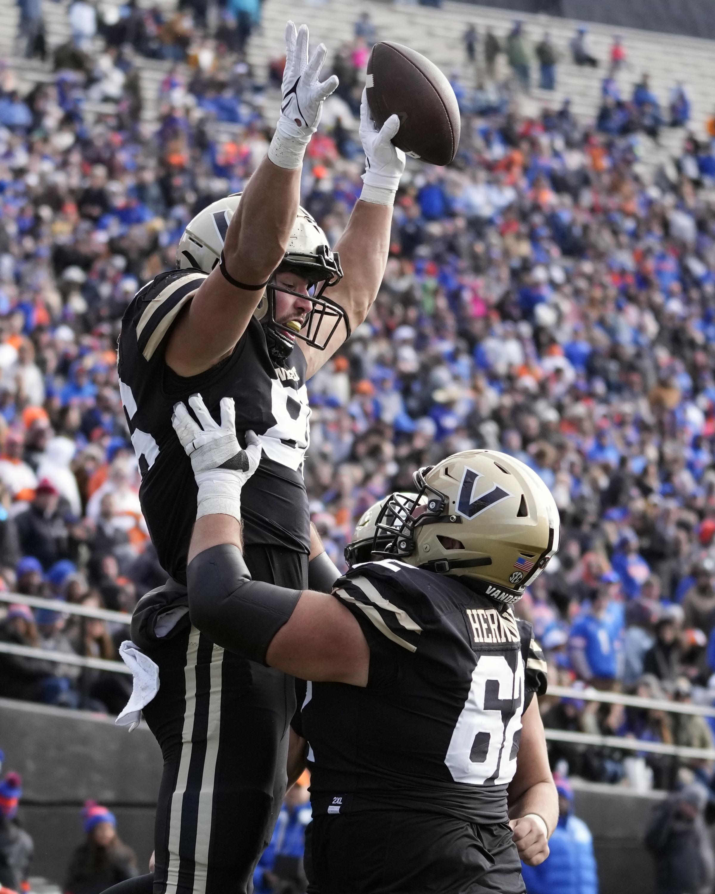 Vanderbilt ends eight-game skid against Florida 31-24 | AP News