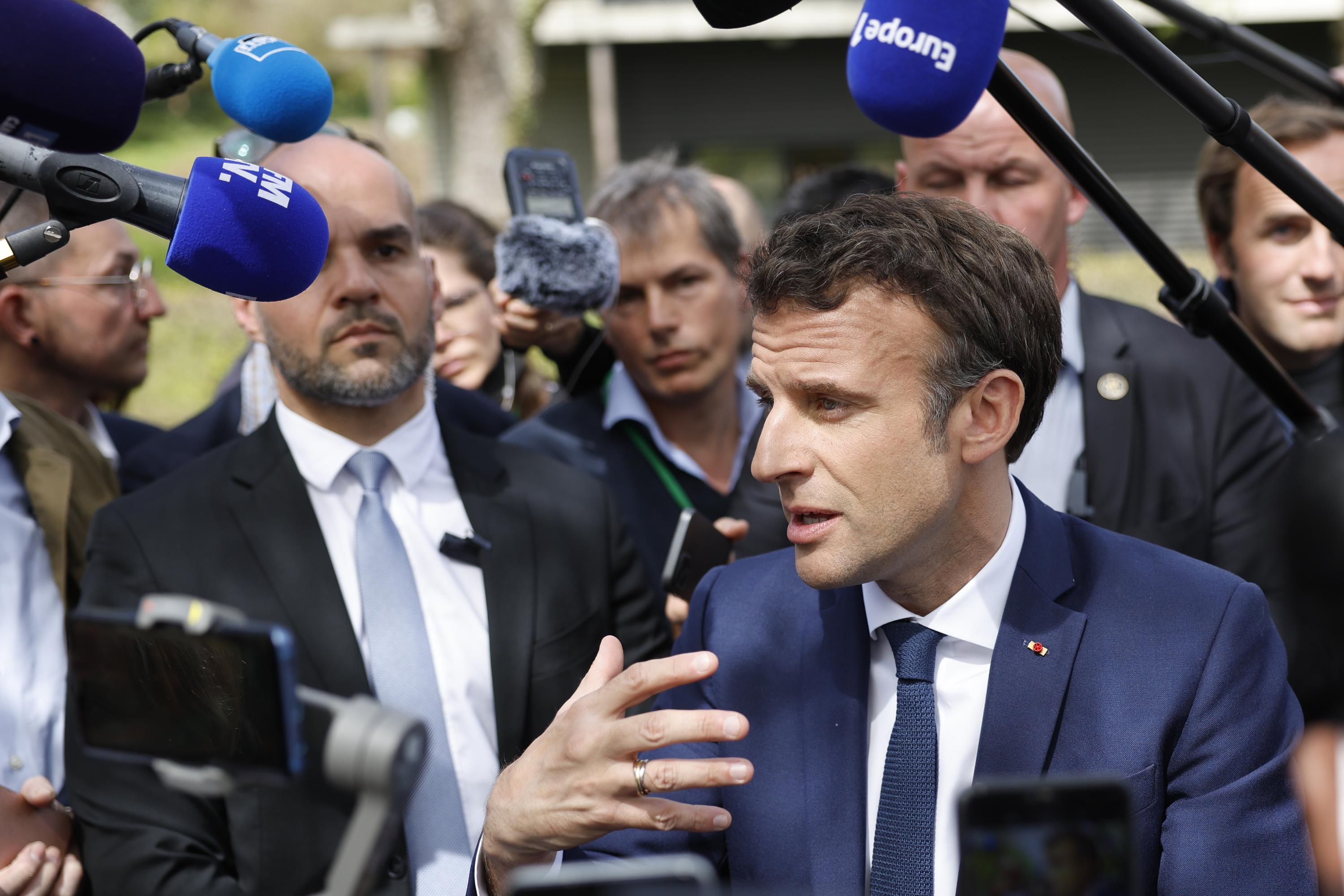 Macron enfrenta a votantes furiosos de cara a 2da vuelta | AP News