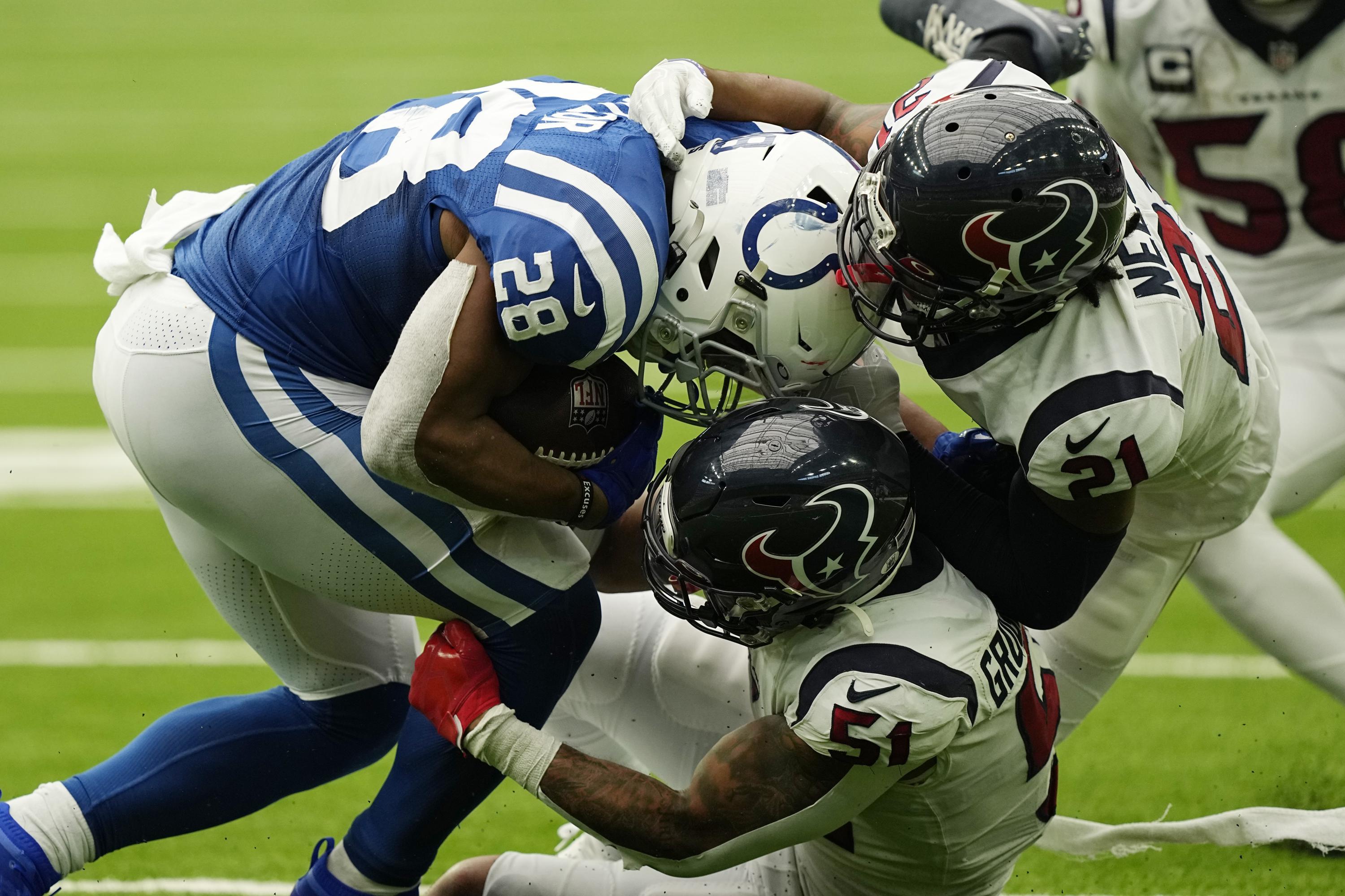 Colts y Texans dejan escapar oportunidades y empatan 20-20 | AP News