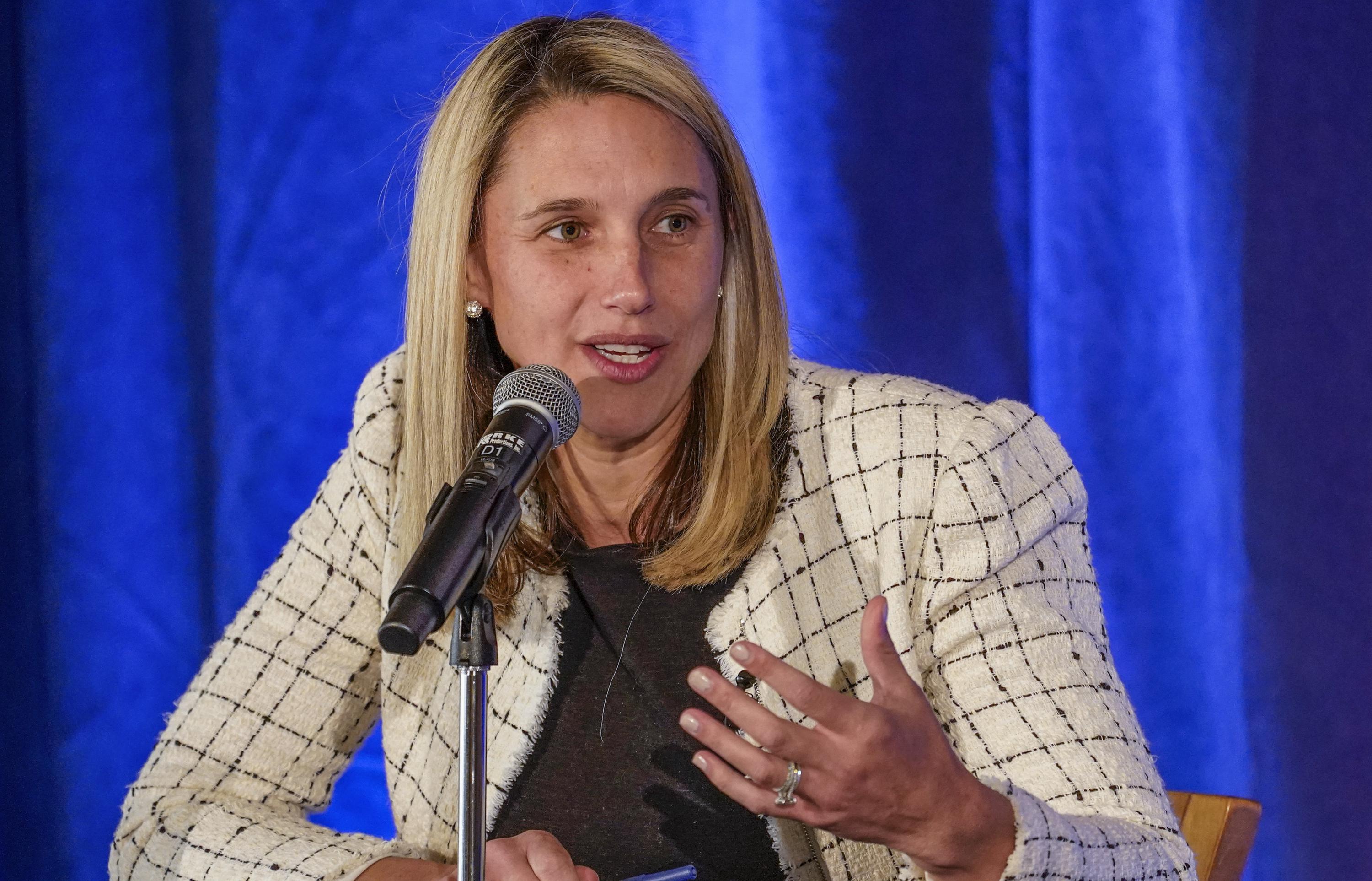 Simmons elected Stamford mayor, defeating former MLB manager | AP News