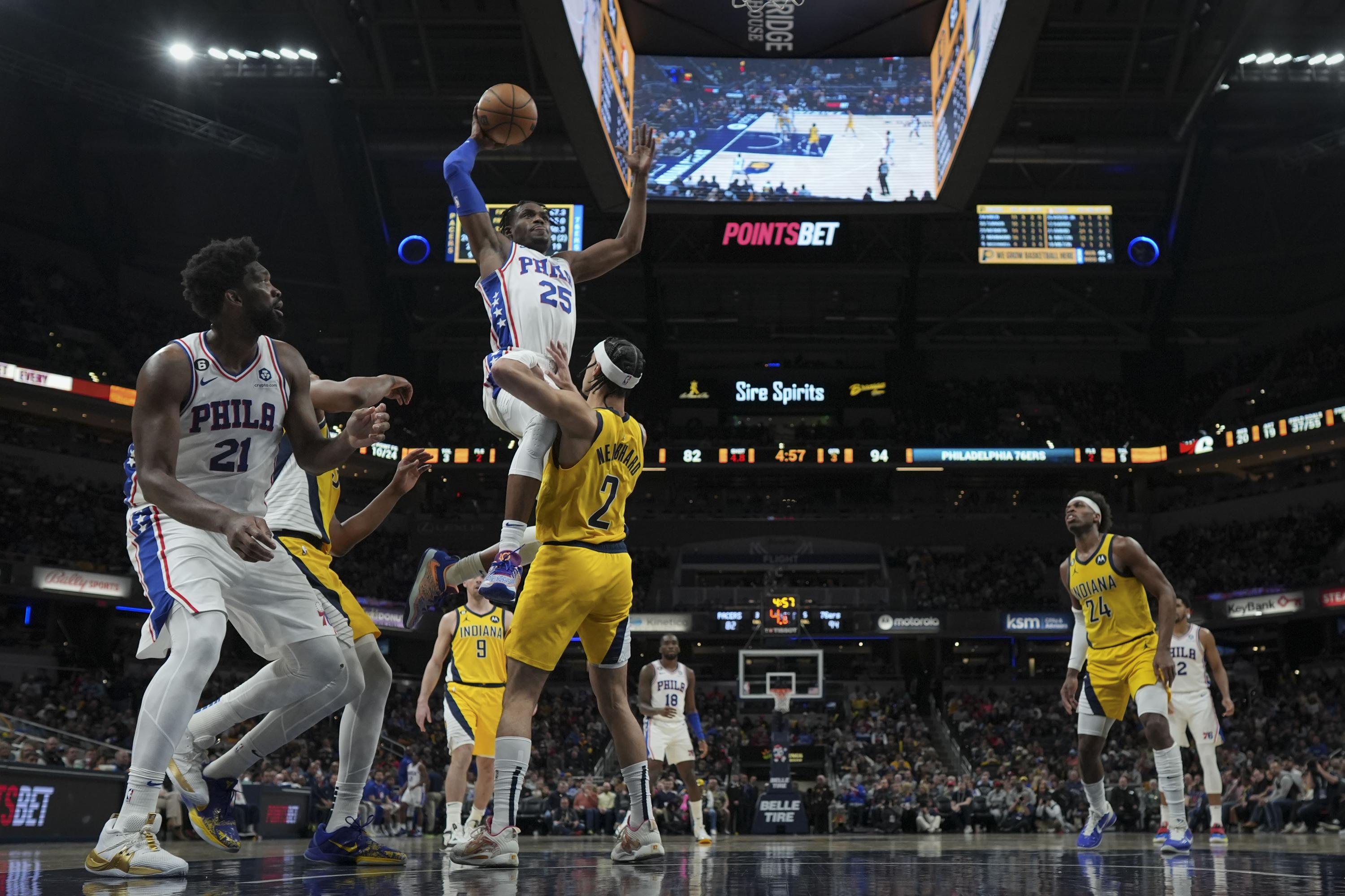 Embiid y Maxey lideran a 76ers a derrotar a Pacers | AP News