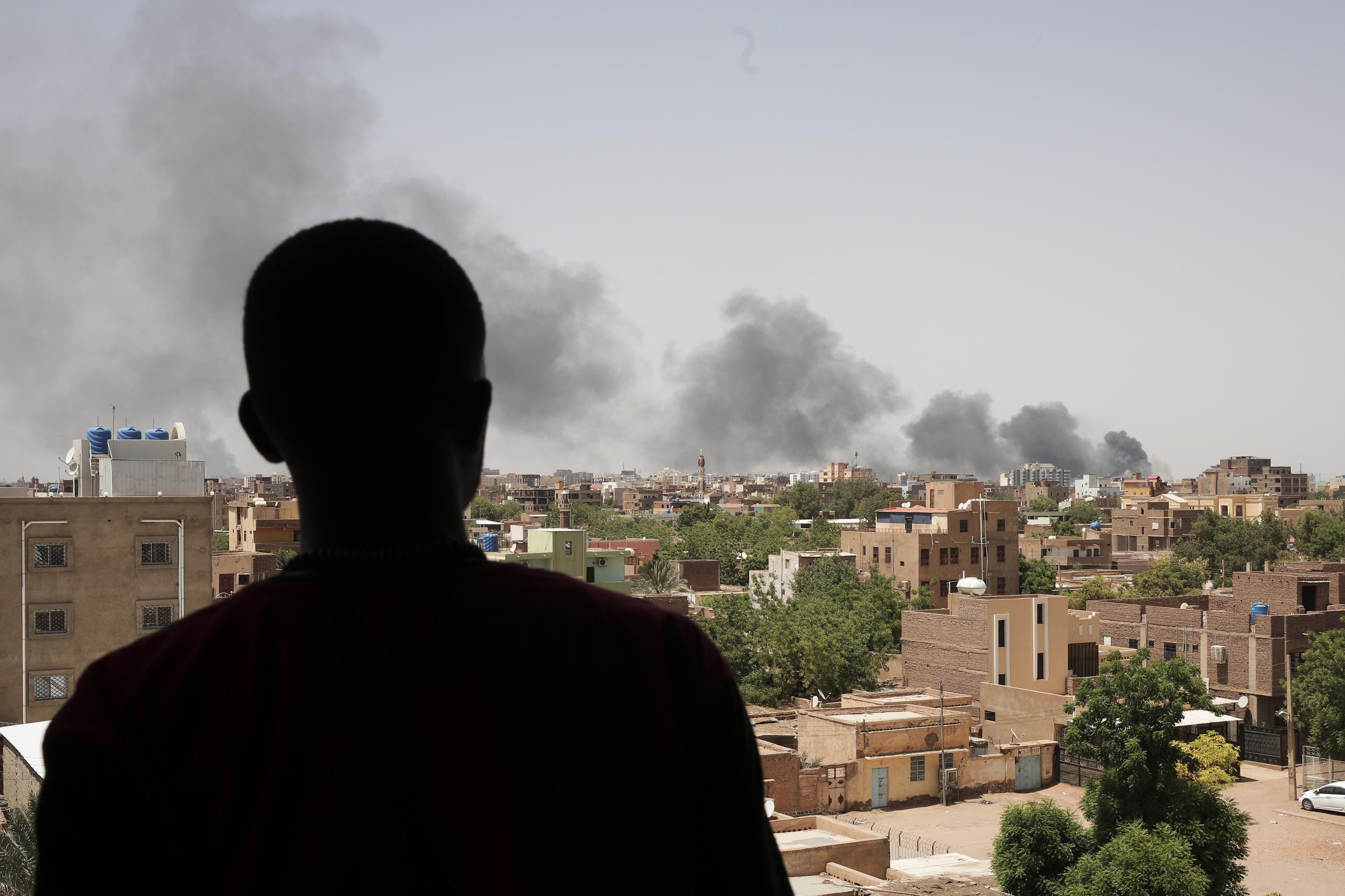 Sudan Rivals Pledge Evacuation Help Us Diplomats Airlifted Ap News