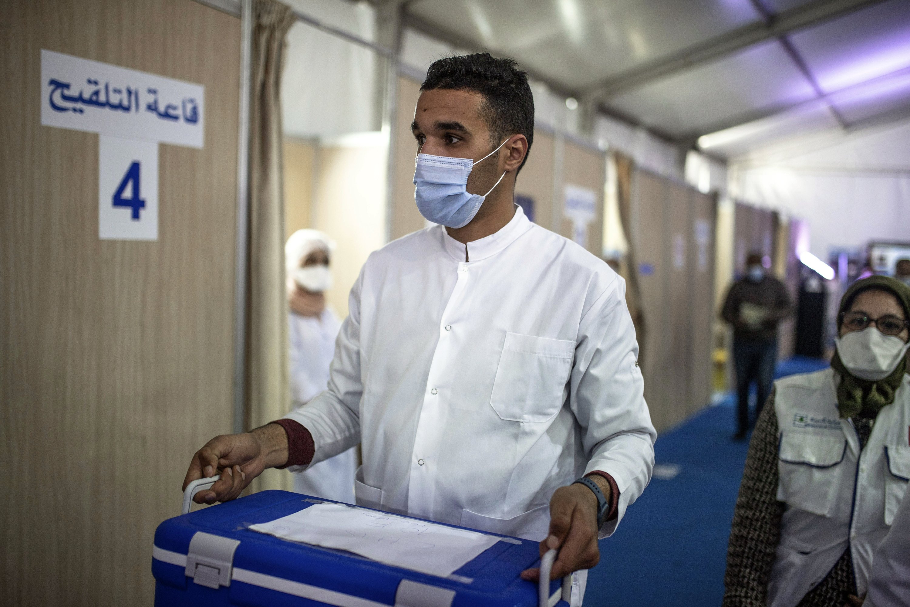 Morocco starts vaccinating medics en masse against virus | AP News