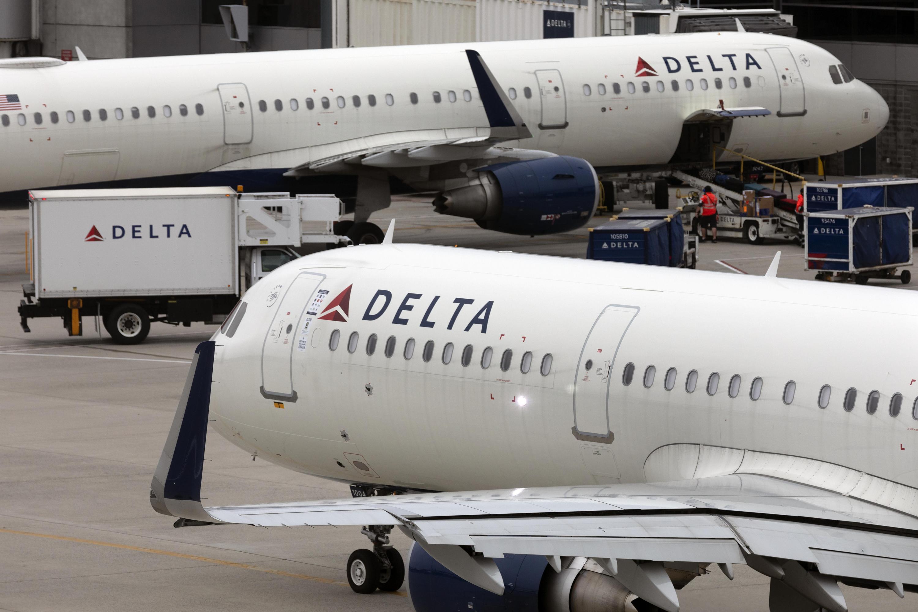 Delta Air settles with pilot who raised safety concerns | AP News