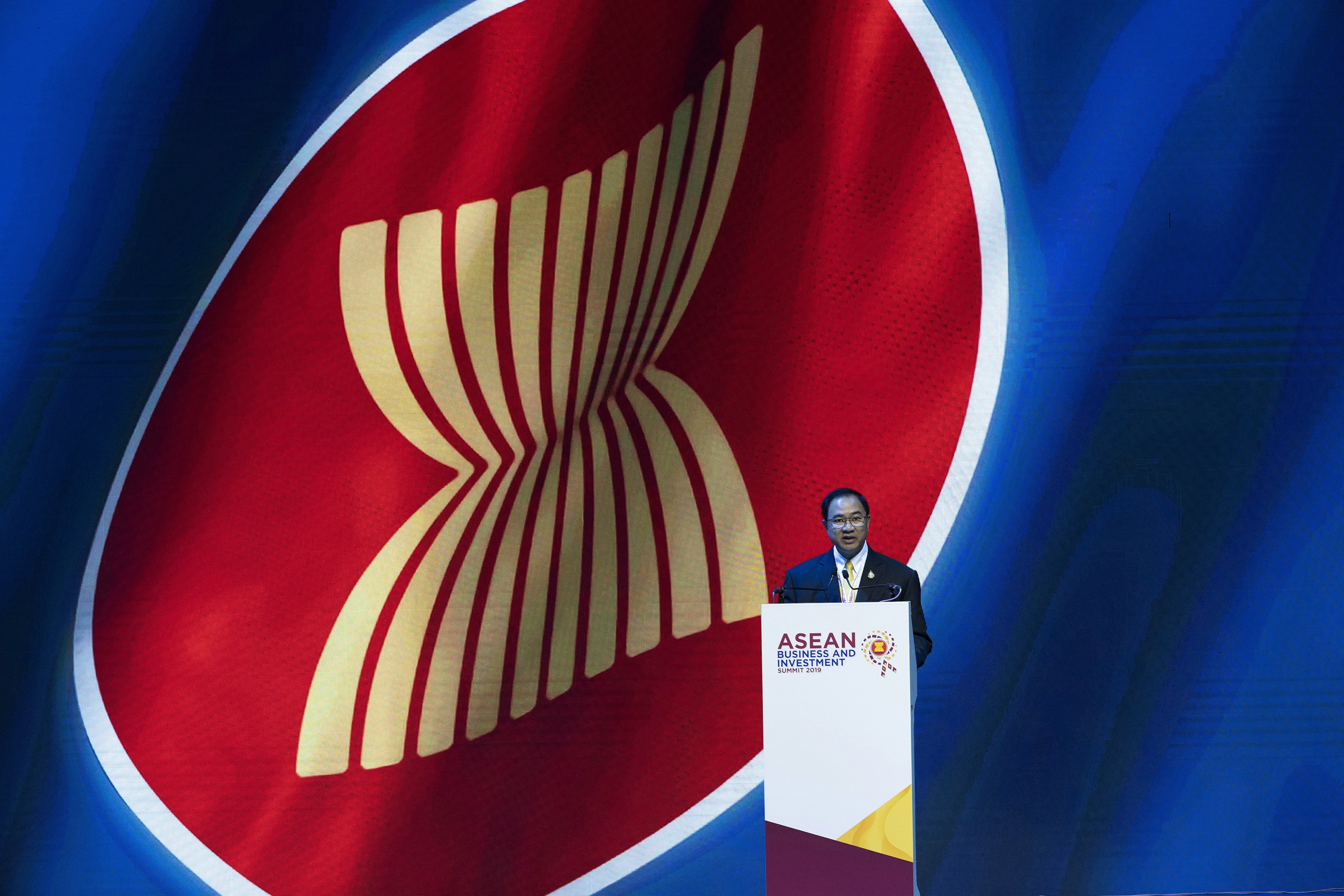 ASEAN meeting grapples with trade war, territorial disputes | AP News