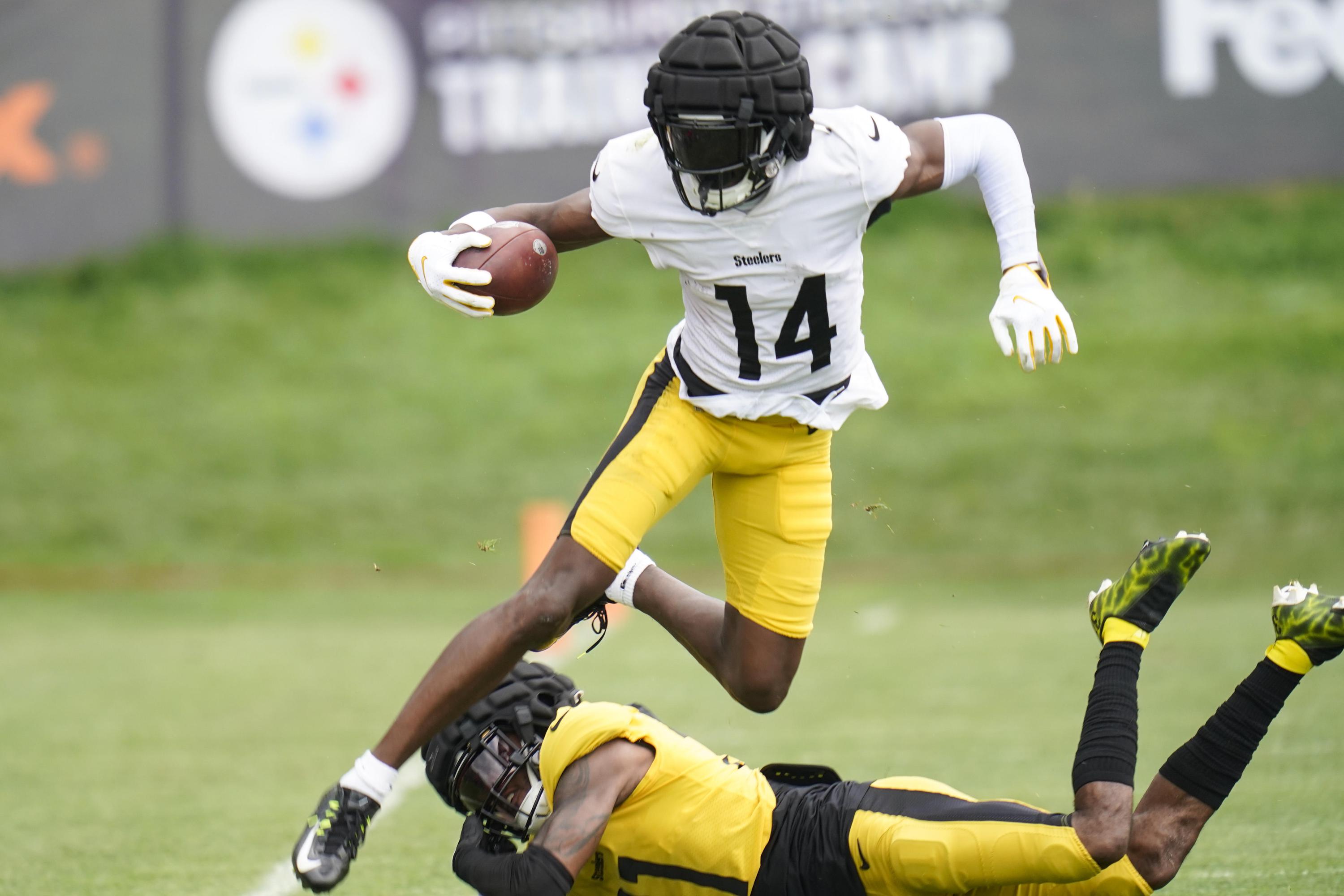 Pickens deslumbra a los Steelers en la pretemporada | AP News