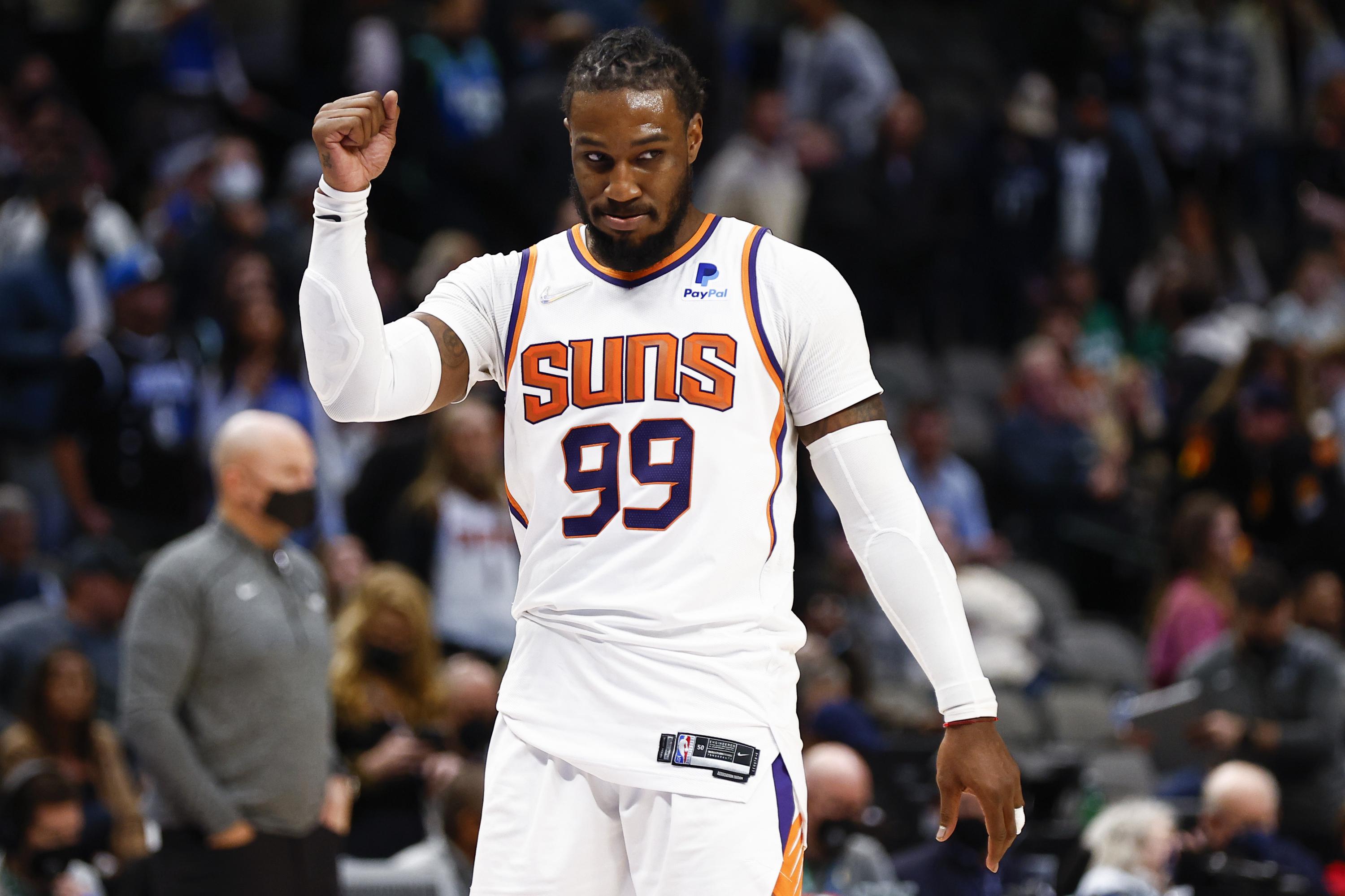 Suns remontan al final y vencen a Mavs | AP News