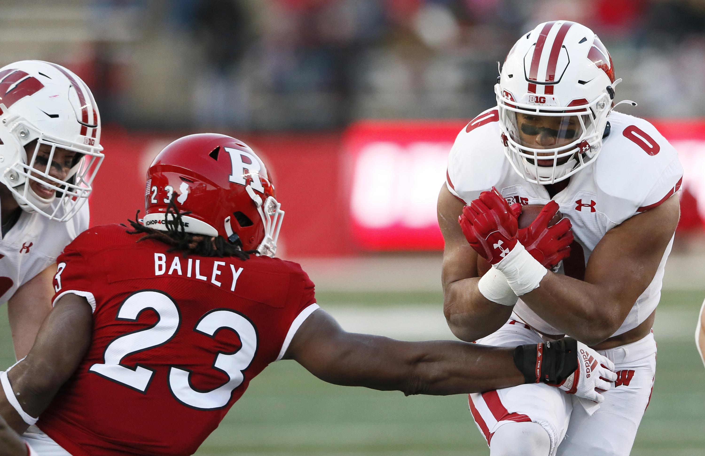 No. 20 Wisconsin seeks to stay hot as it hosts Northwestern | AP News