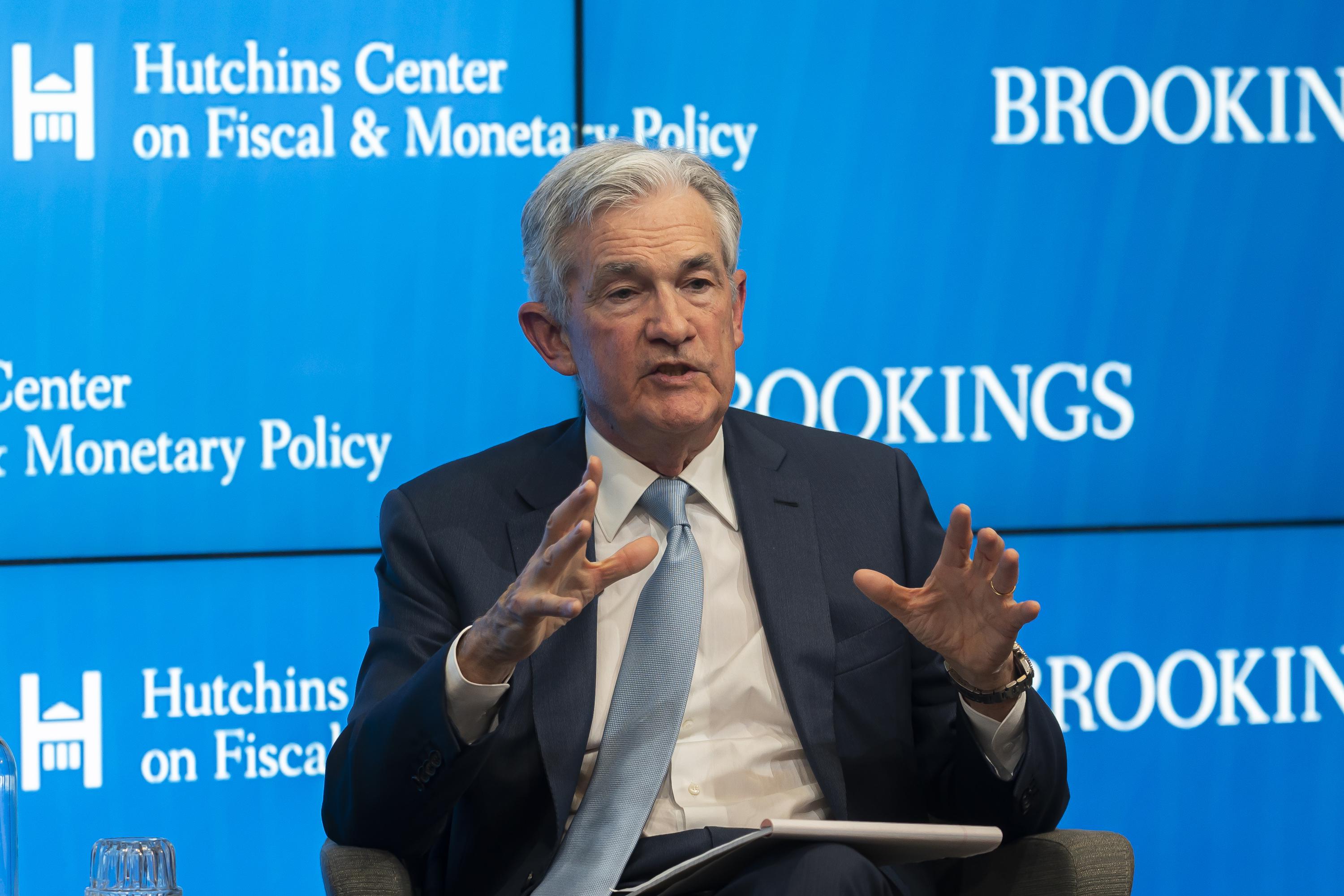 EEUU: Fed mantendrá tasas más altas durante más tiempo | AP News