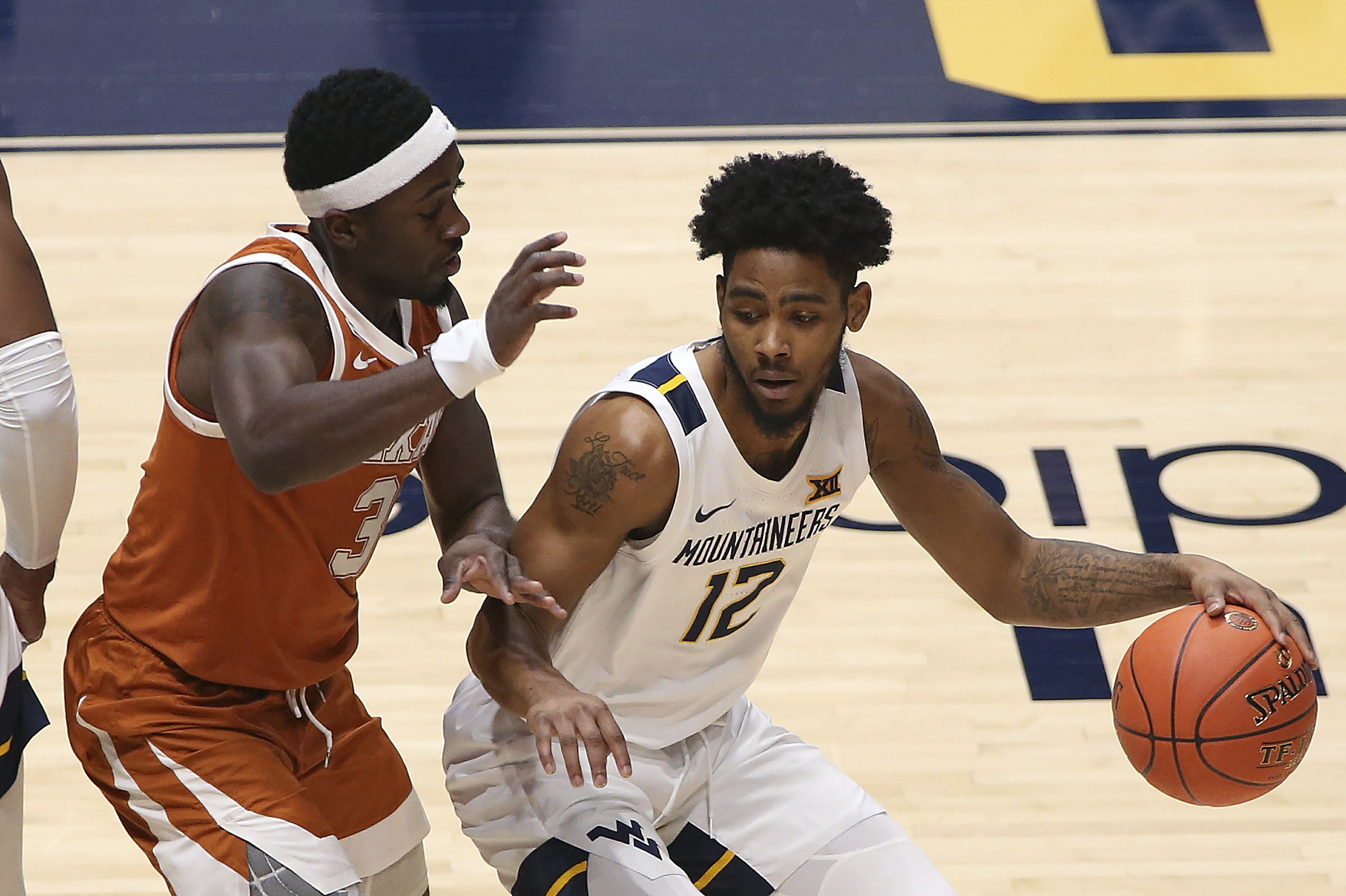 Jones' 3 lifts No. 4 Texas over No. 14 West Virginia 72-70 | AP News