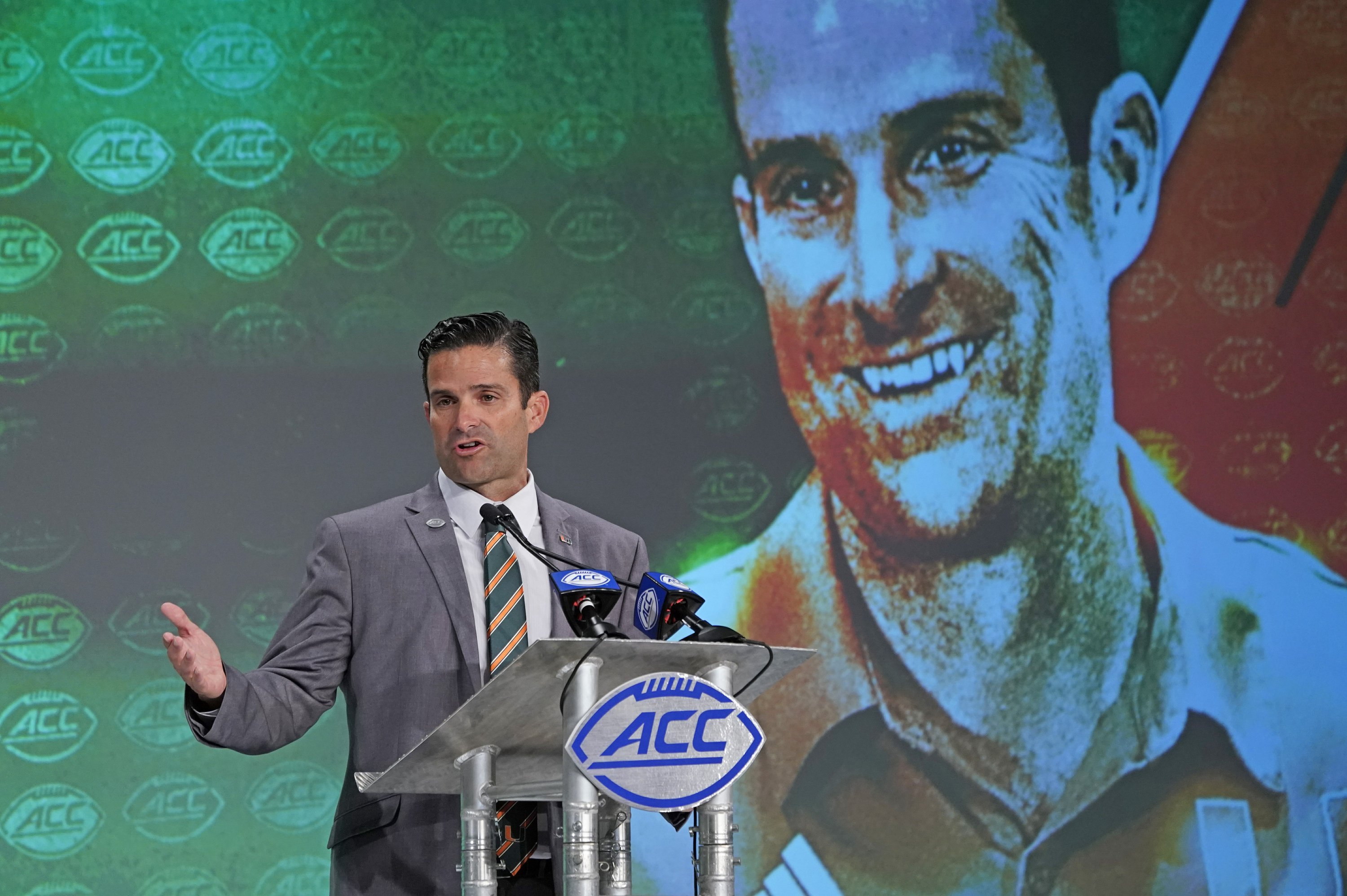 Manny Diaz opens his first training camp at Miami | AP News
