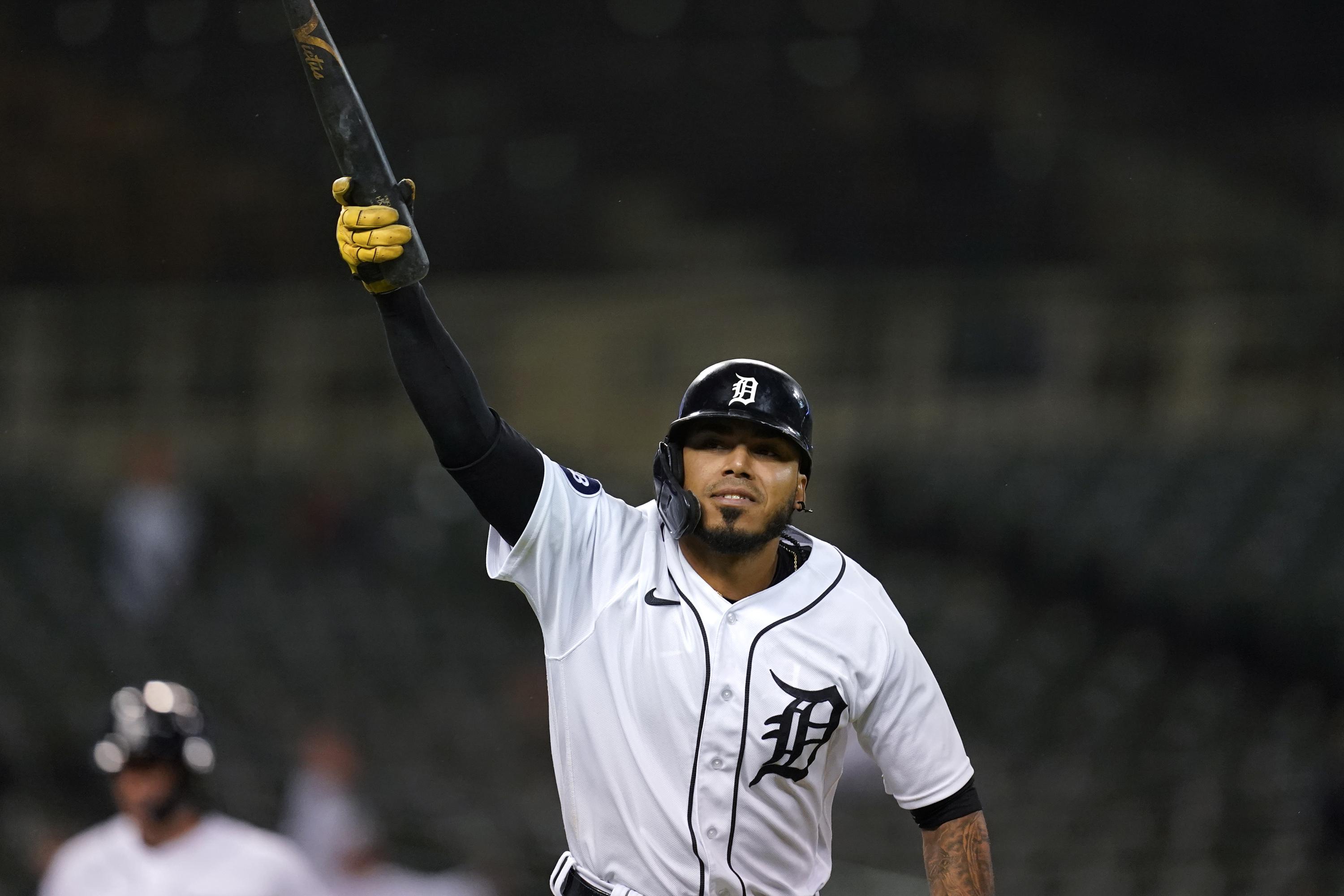 Castro has 2 late singles, Tigers beat Royals 4-3 in 10 | AP News