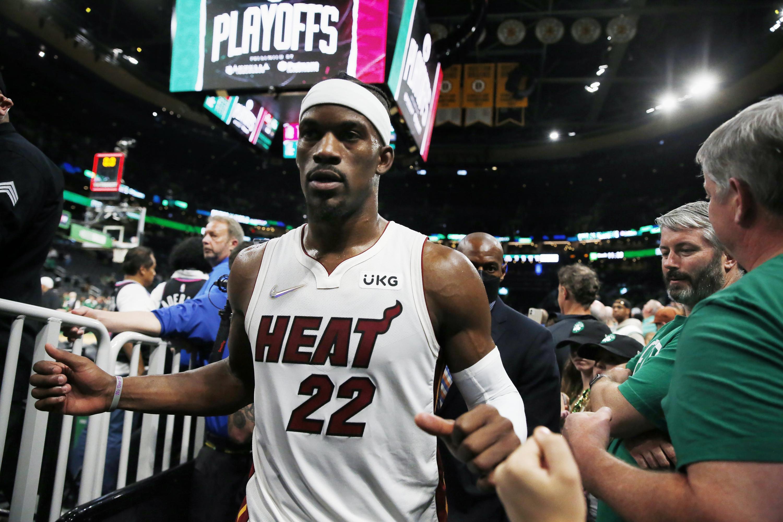 Butler brilla con 47 puntos; Heat revive ante Celtics | AP News